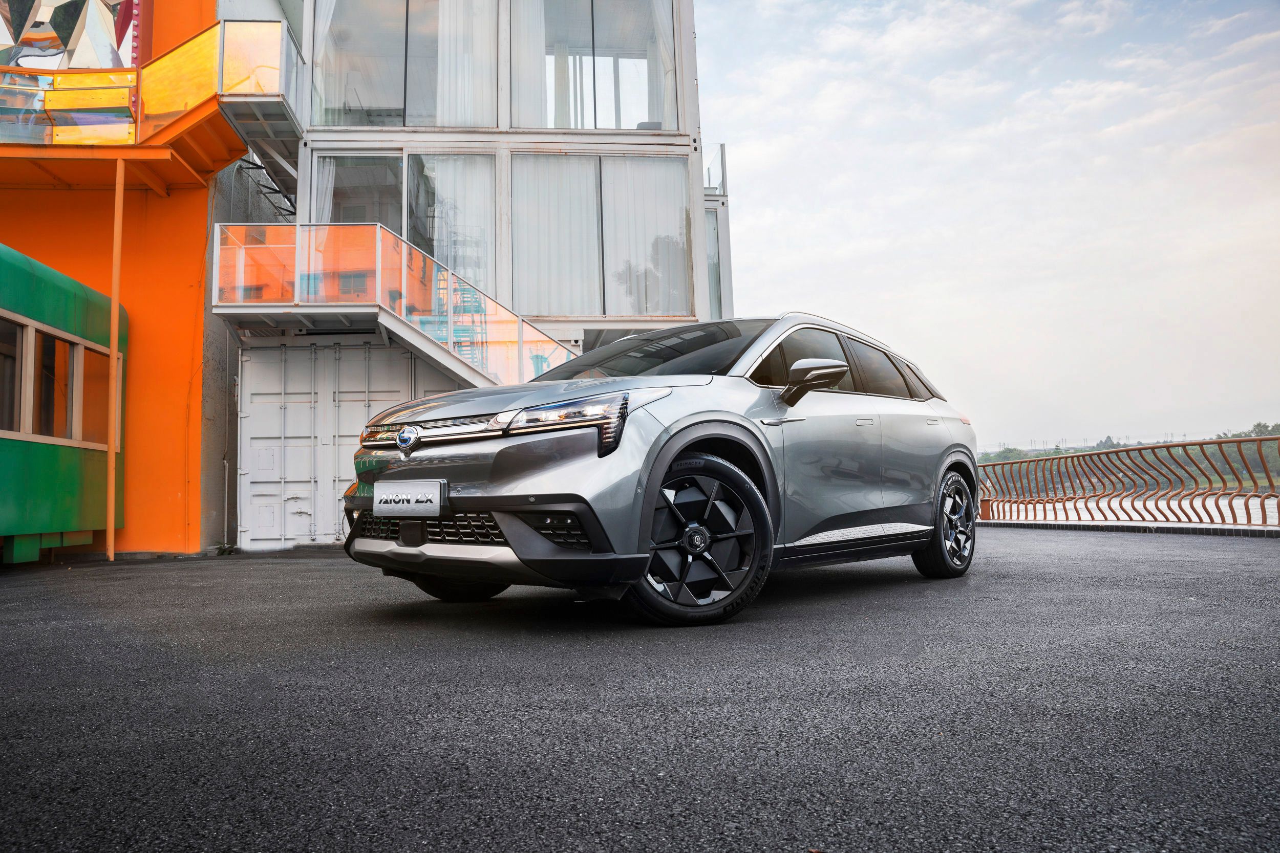 A New Chinese EV Crossover Will Have Over 620 Miles of Range