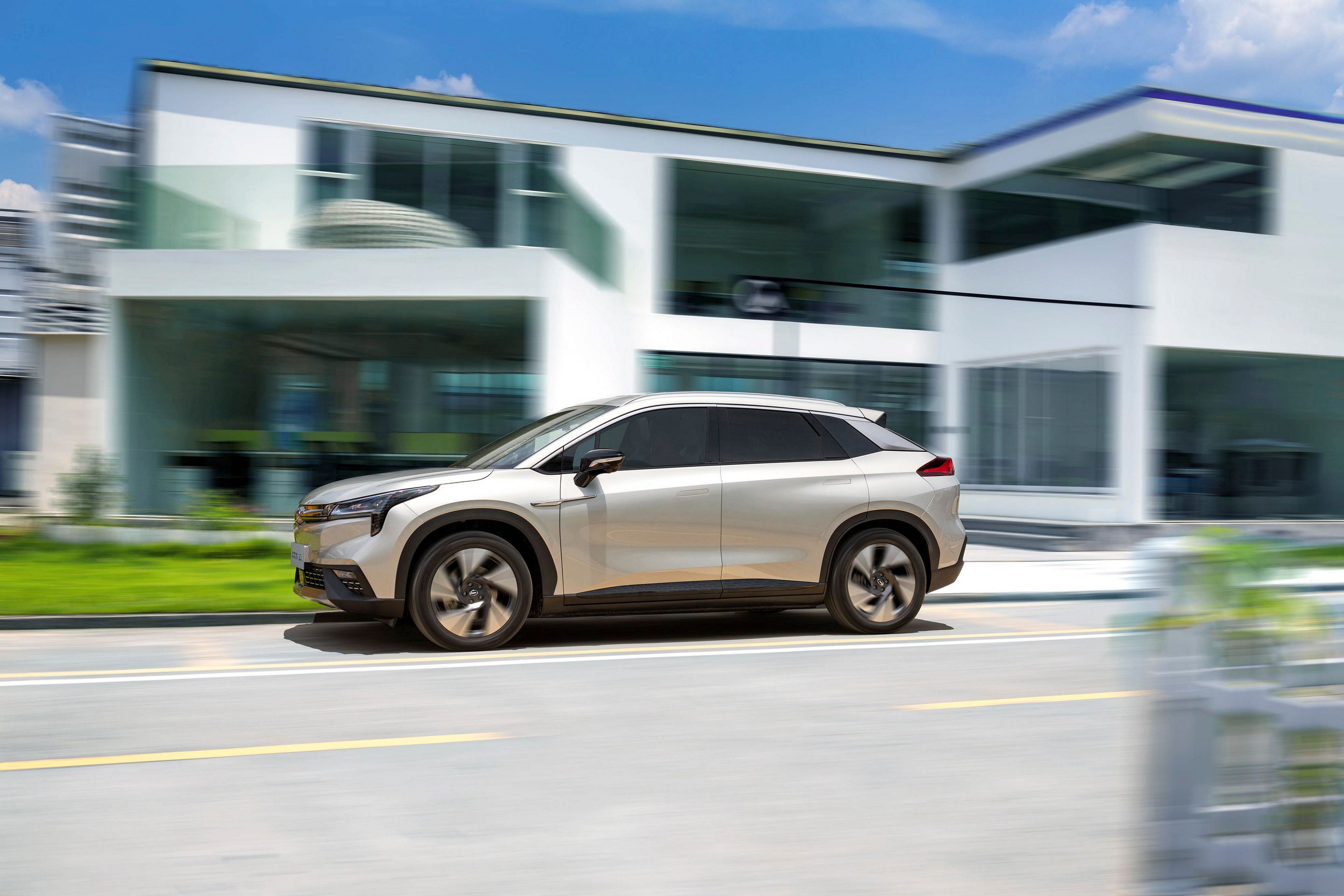 A New Chinese EV Crossover Will Have Over 620 Miles of Range
