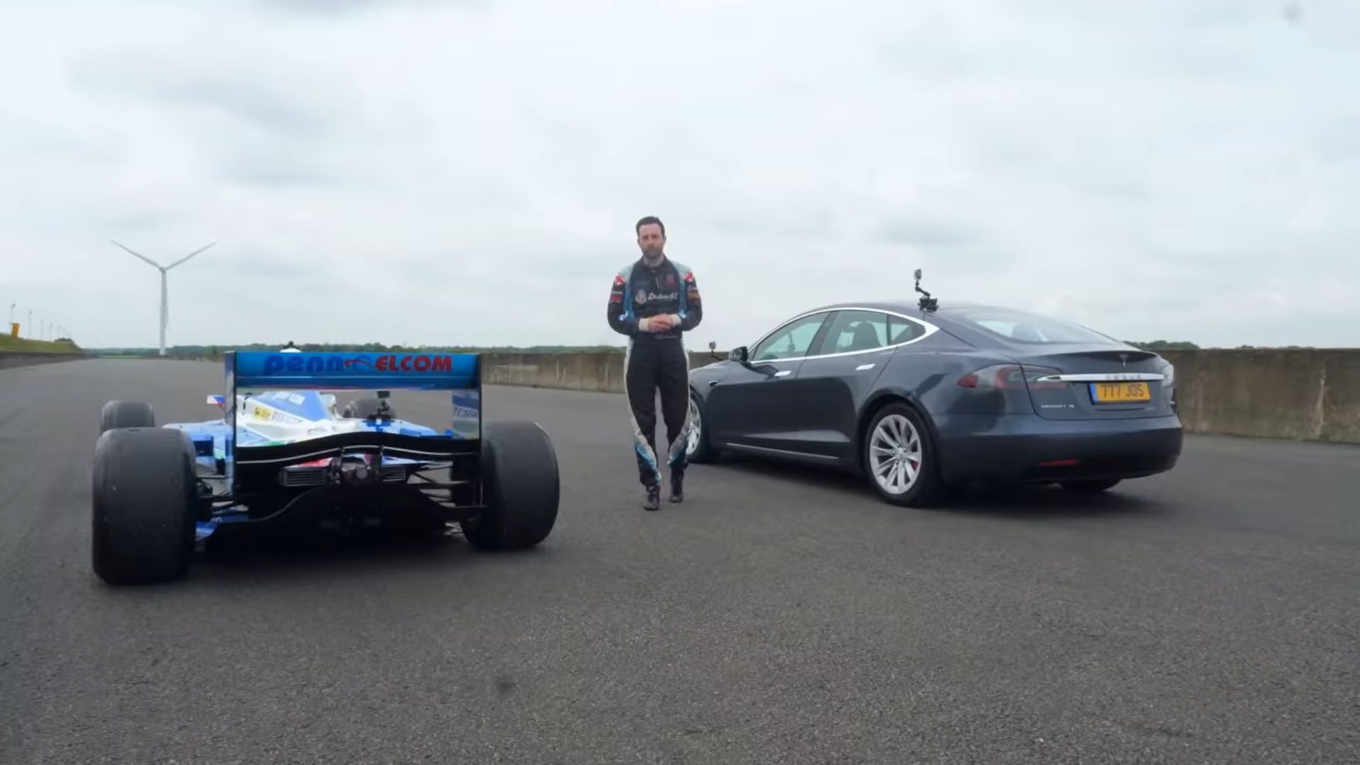 Does The Tesla Model S Stand Any Chance Against An F1 Car On A Drag Strip?