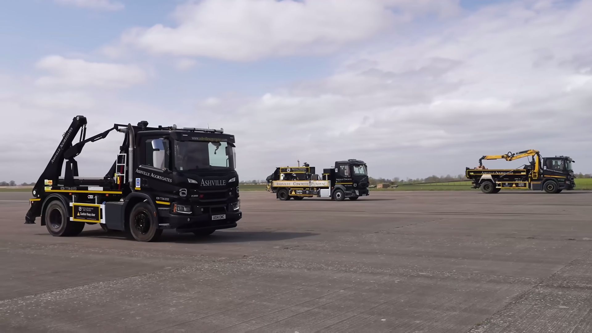 Watch A Scania Skip Truck and A Scania Grab Truck Gang Up On A Volvo ...