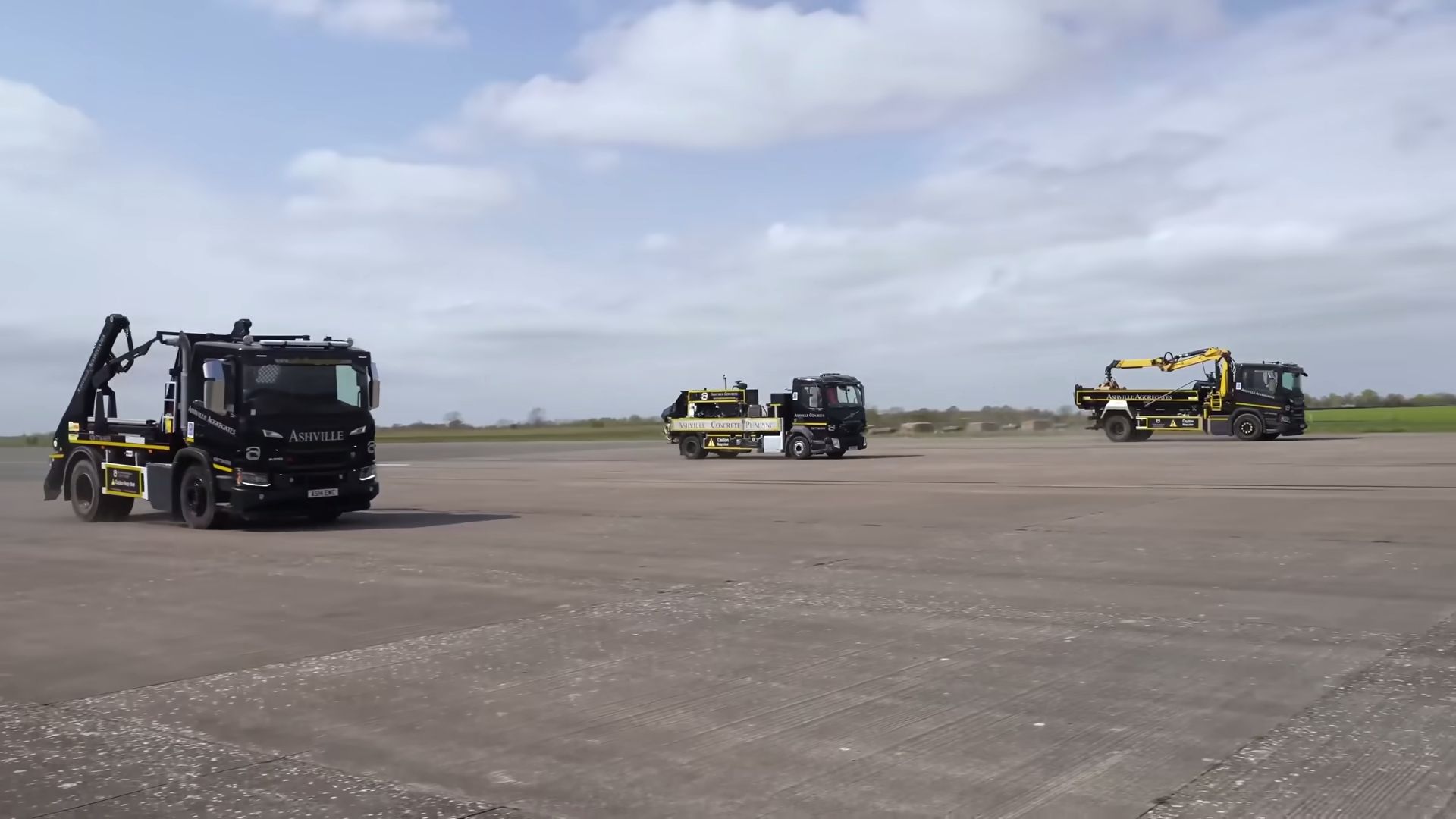 Watch A Scania Skip Truck and A Scania Grab Truck Gang Up On A Volvo ...
