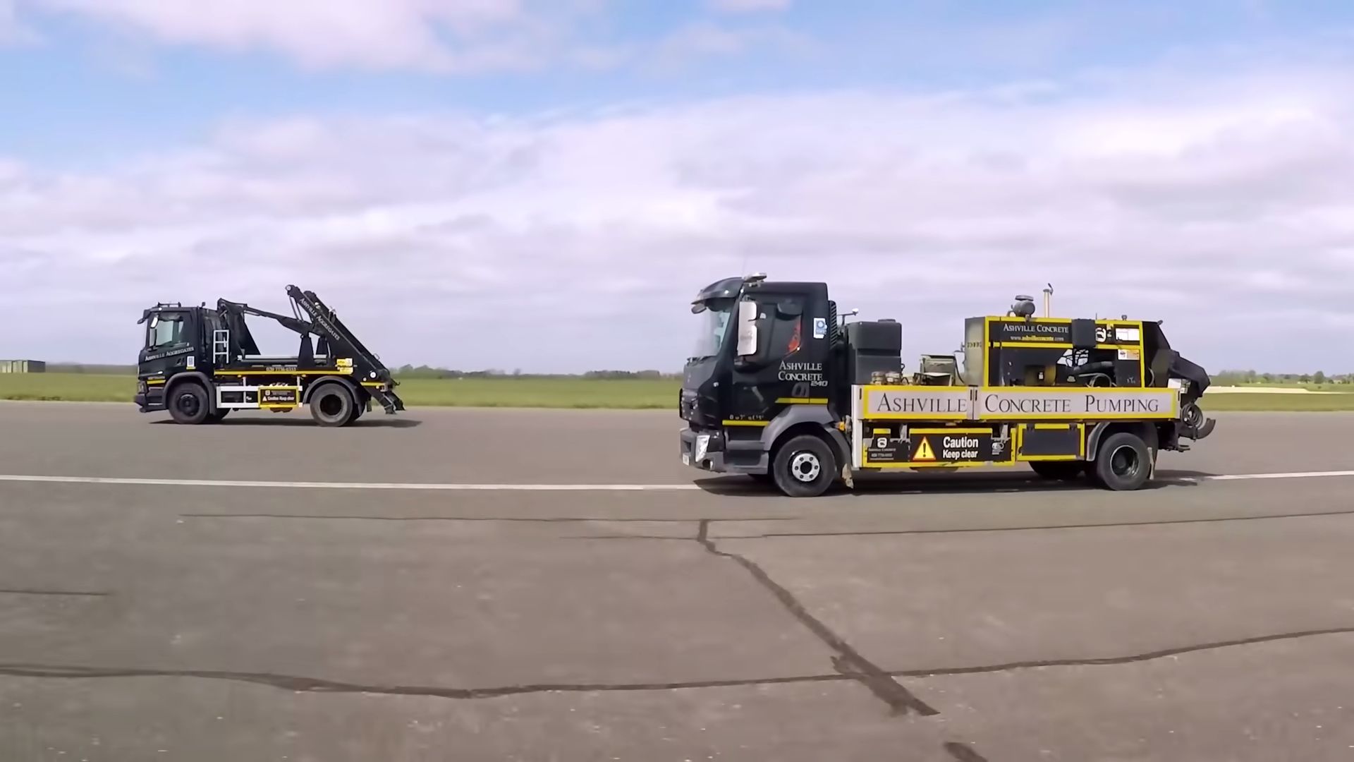 Watch A Scania Skip Truck and A Scania Grab Truck Gang Up On A Volvo ...