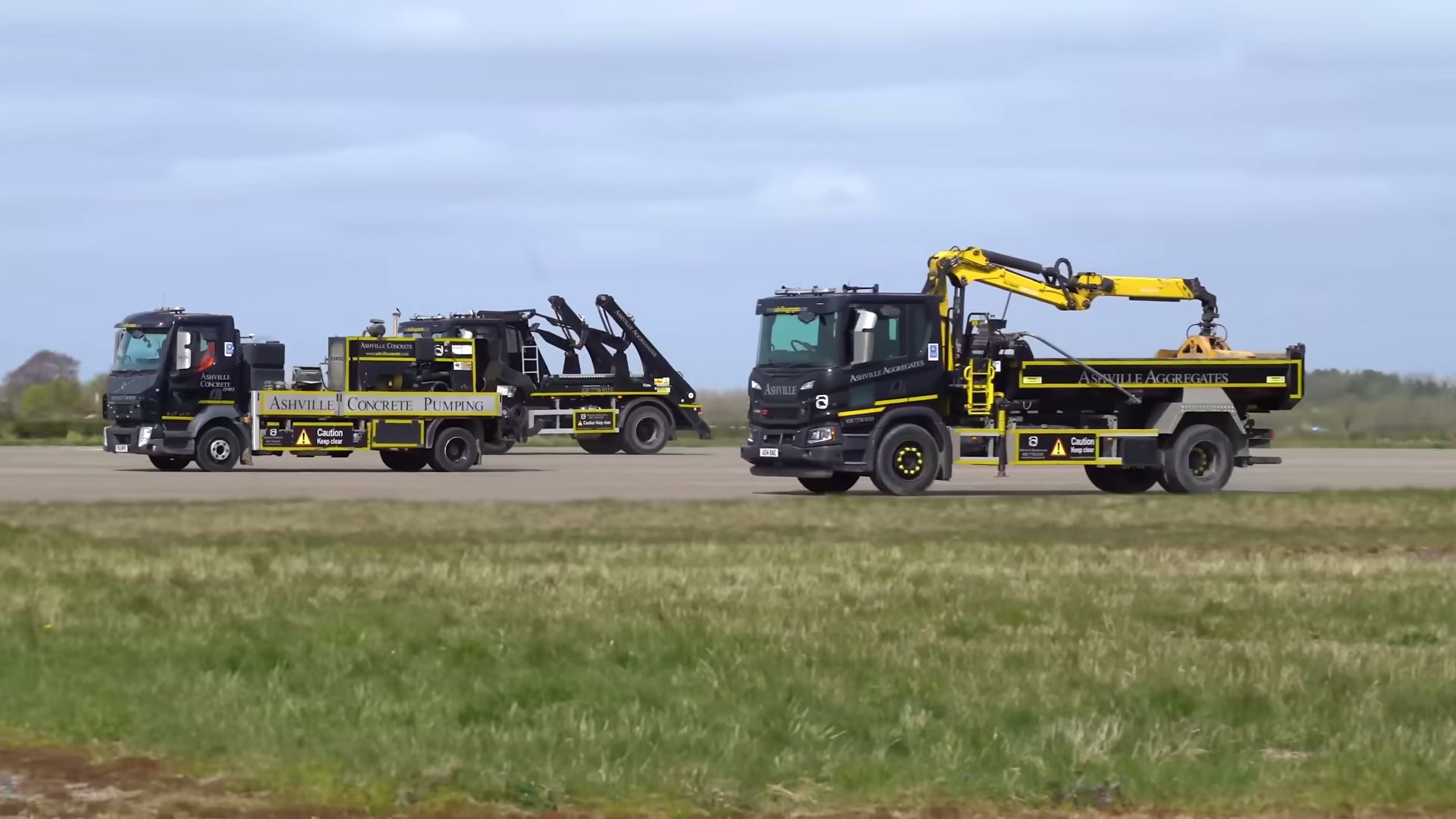 Watch A Scania Skip Truck and A Scania Grab Truck Gang Up On A Volvo ...