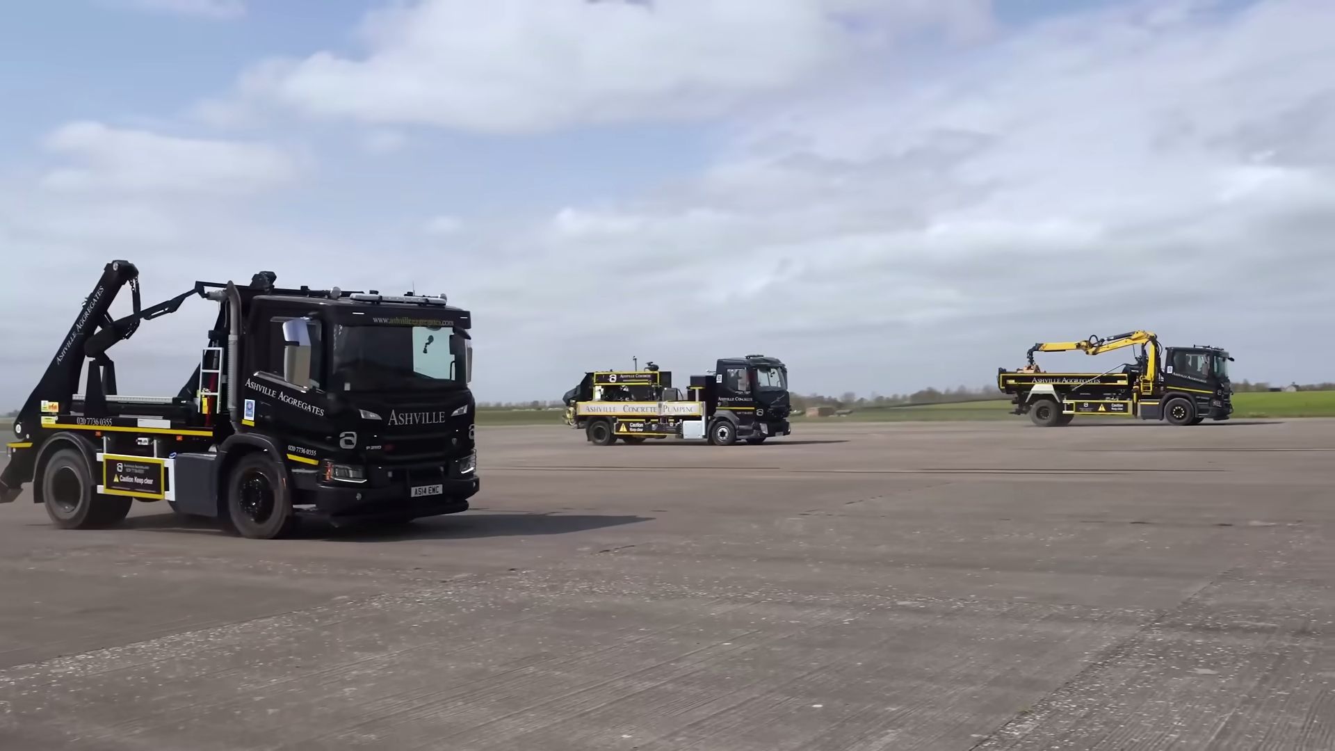 Watch A Scania Skip Truck and A Scania Grab Truck Gang Up On A Volvo ...