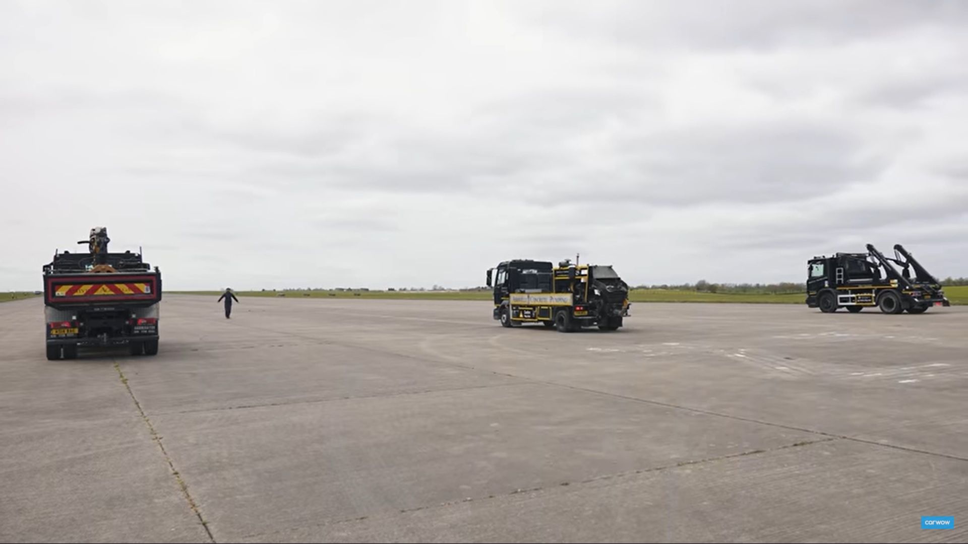 Watch A Scania Skip Truck and A Scania Grab Truck Gang Up On A Volvo ...