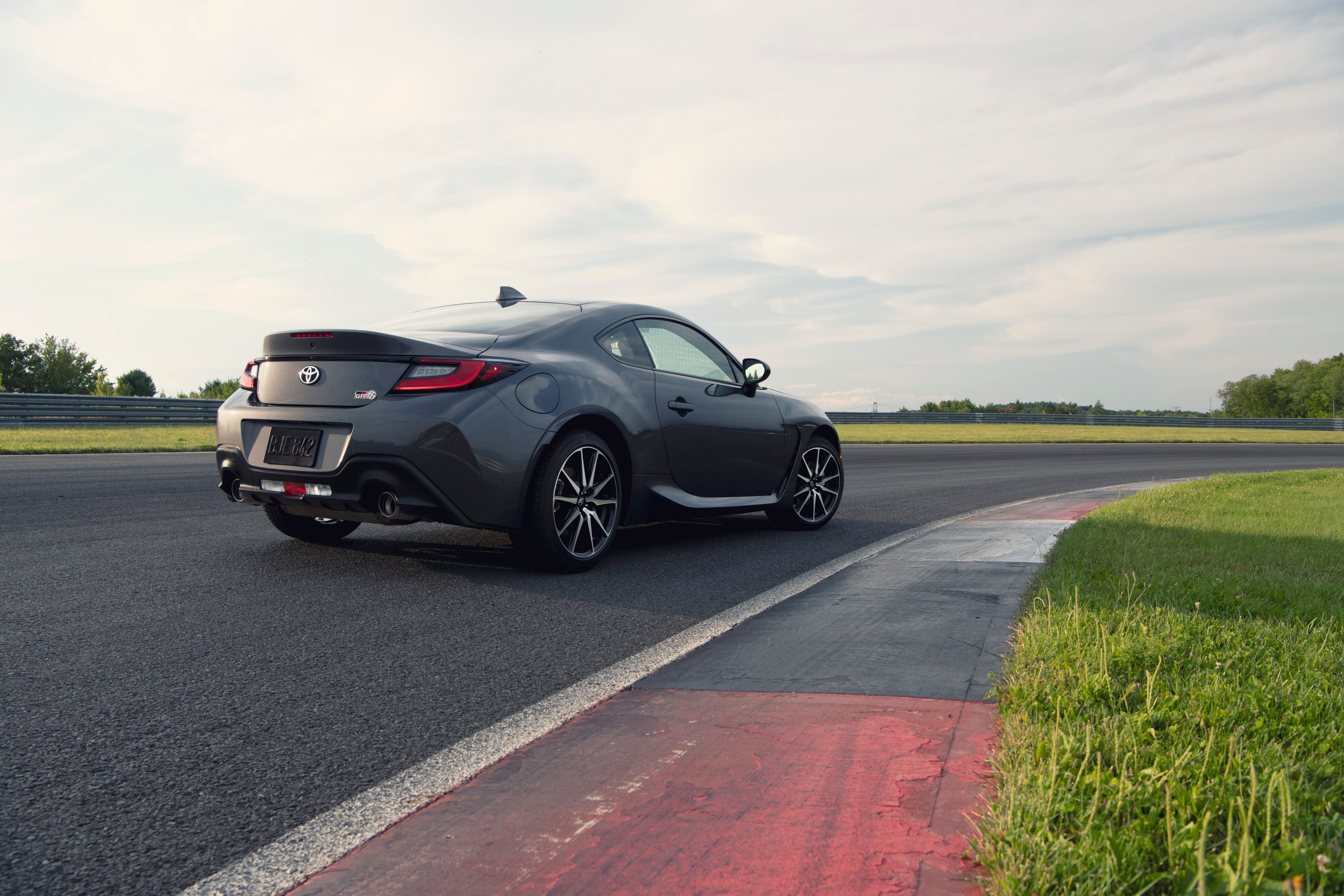 10 Reasons Why the 2022 Toyota GR86 Is the Perfect Sports Car for Beginners