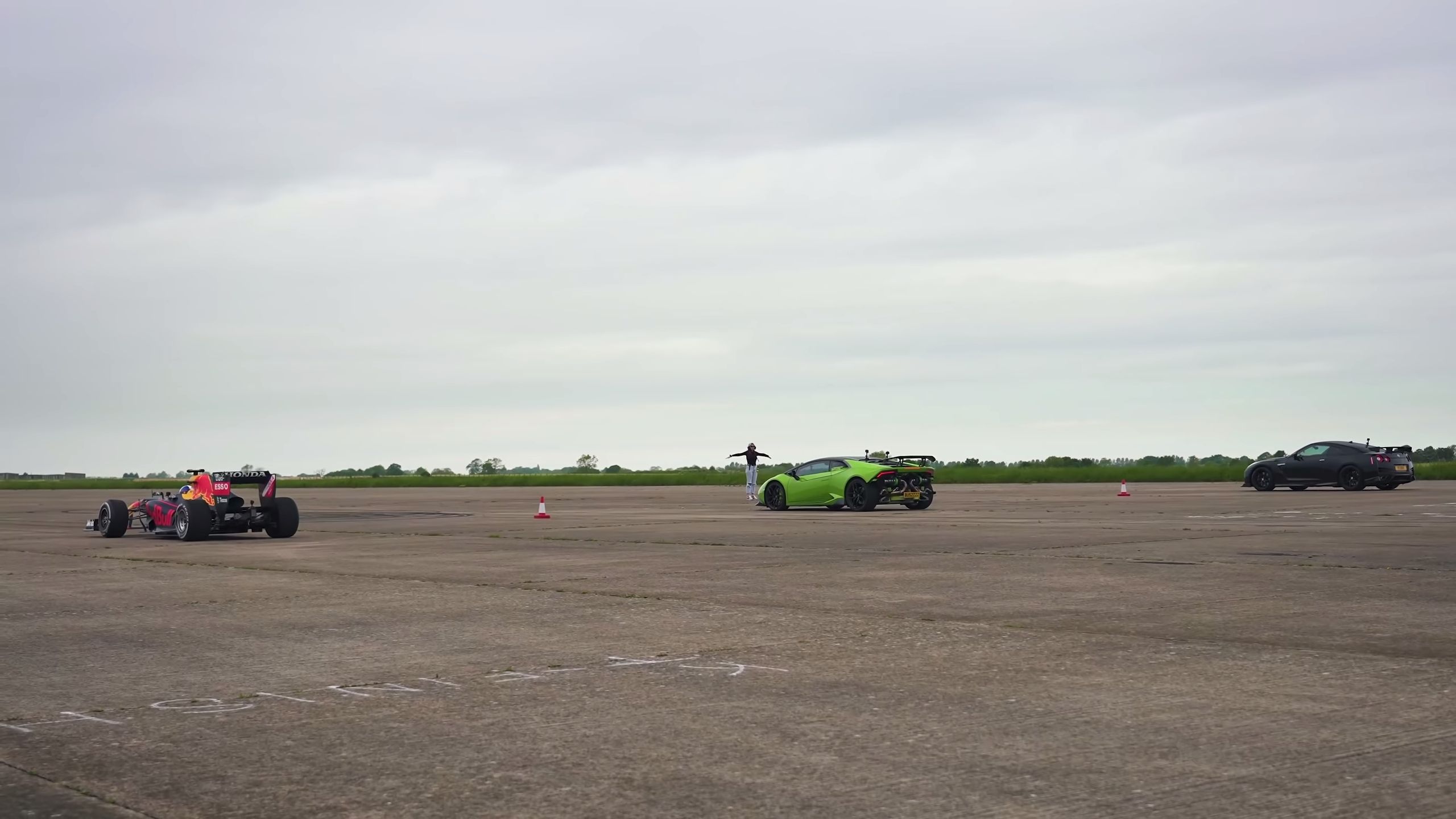 When An F1 Car Takes On A Tuned Lamborghini Huracan and a Tuned Nissan ...