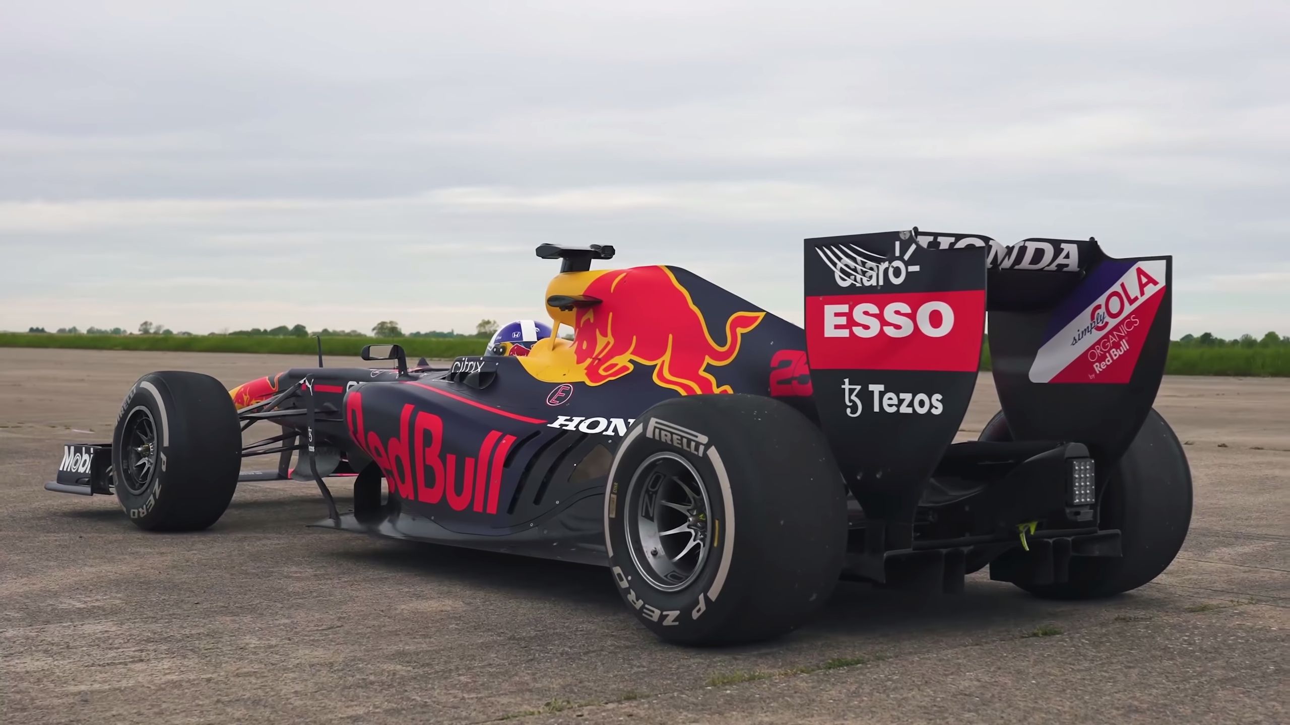 When An F1 Car Takes On A Tuned Lamborghini Huracan and a Tuned Nissan ...