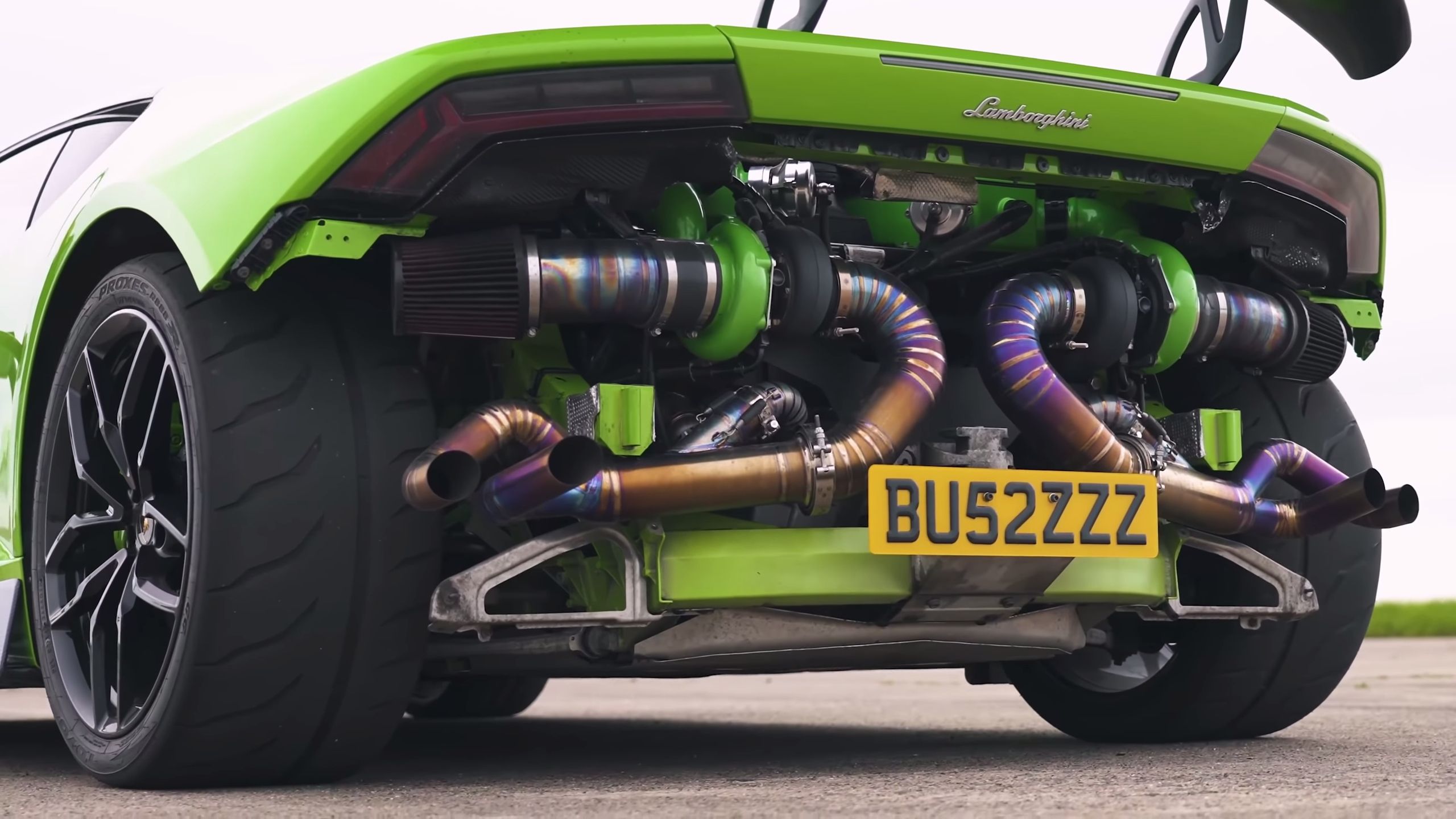 When An F1 Car Takes On A Tuned Lamborghini Huracan and a Tuned Nissan ...