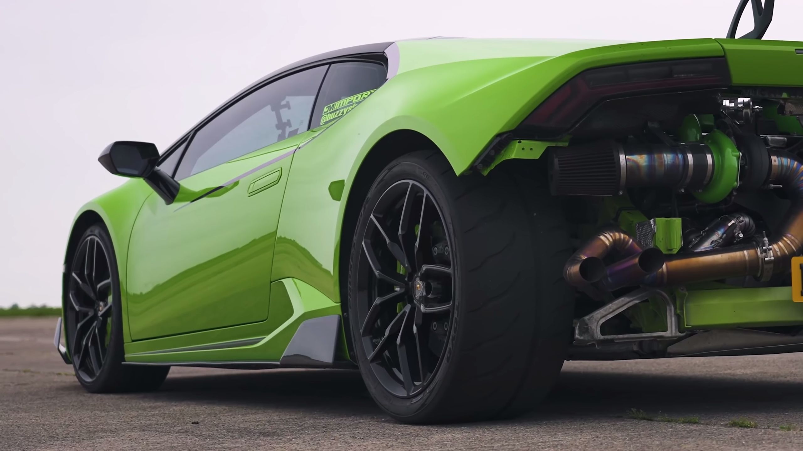 When An F1 Car Takes On A Tuned Lamborghini Huracan and a Tuned Nissan ...
