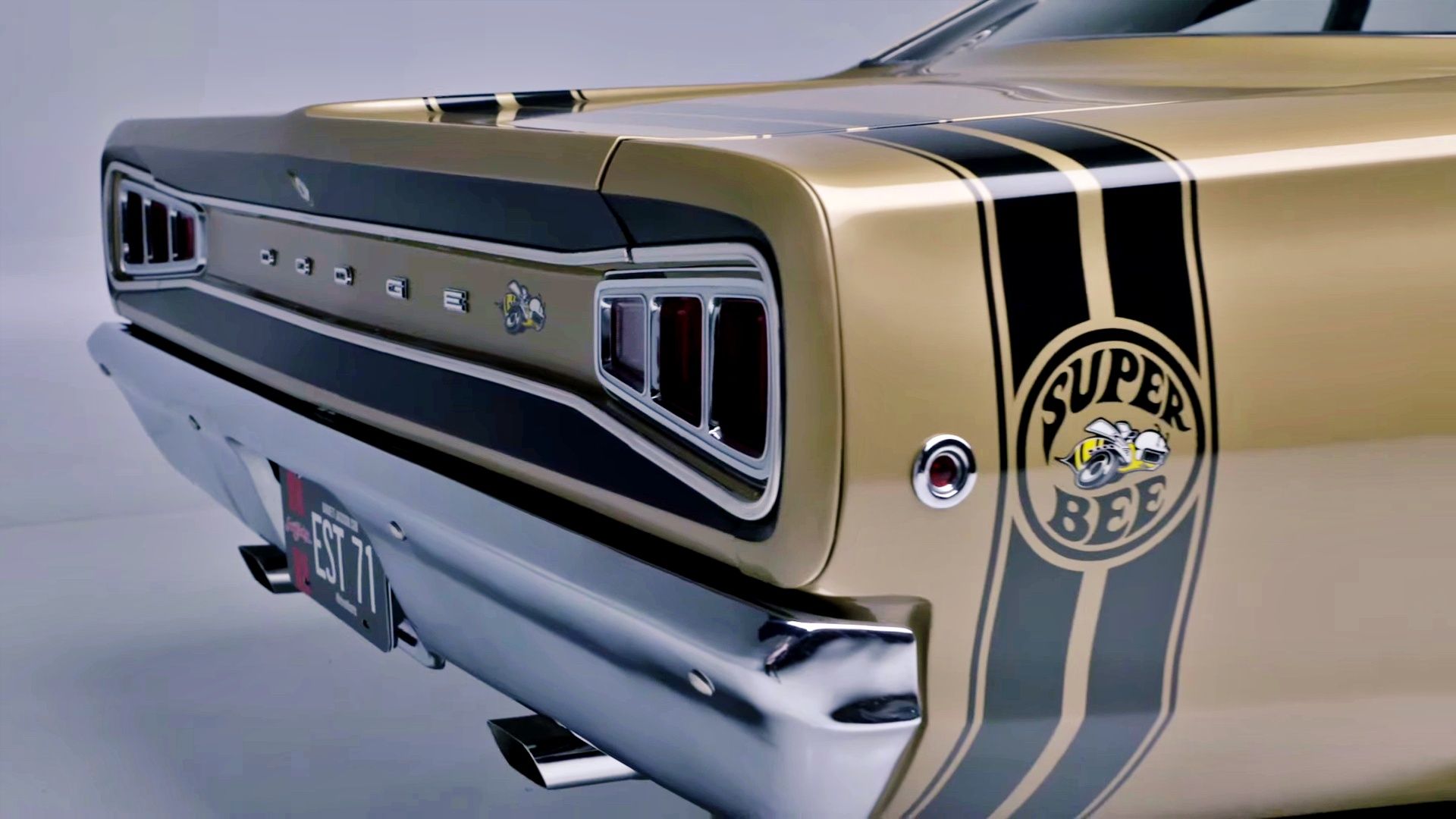 This Rare, Gold Metallic '68 Dodge HEMI Coronet Super Bee Is Heading to ...