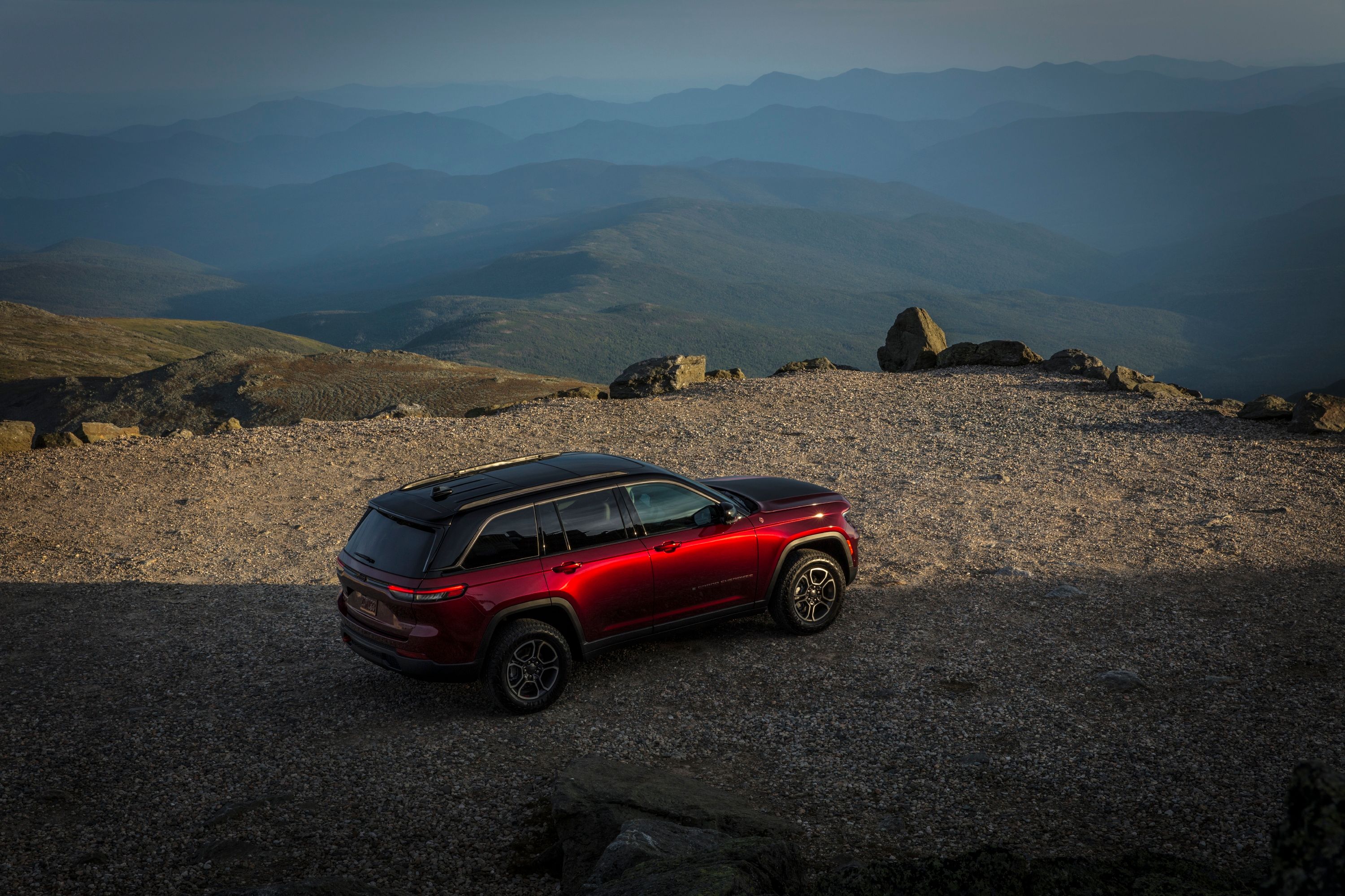 The Fifth-Gen 2022 Grand Cherokee Looks Fresh, Comes With A Ton Of Tech ...