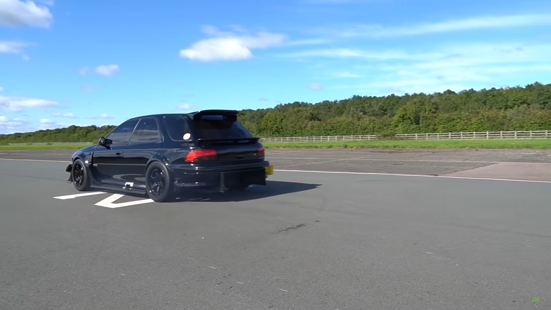 JDM Drag Race: 495 HP Mitsubishi Lancer EVO 7 Versus 488 HP Subaru ...