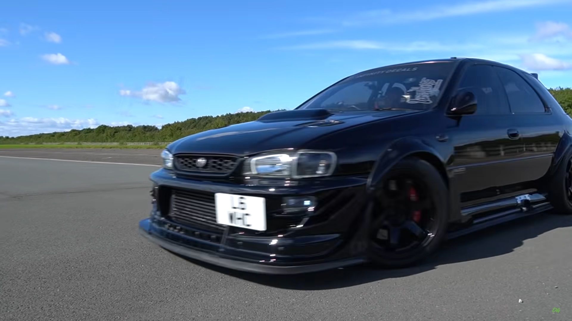 JDM Drag Race: 495 HP Mitsubishi Lancer EVO 7 Versus 488 HP Subaru ...