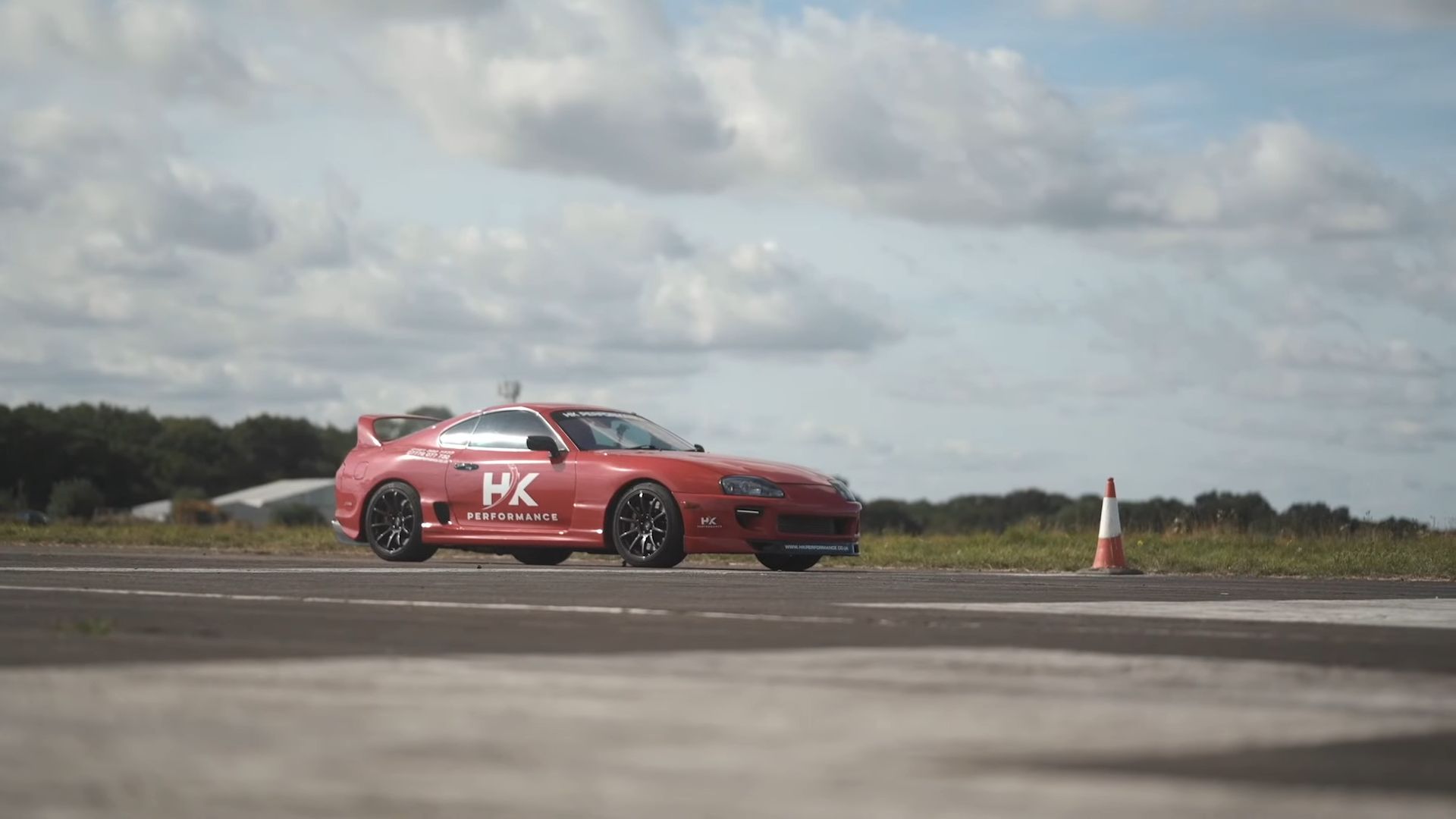 Old-School vs Modern: Watch a Stock Nissan R35 GT-R Nismo Try To Show ...