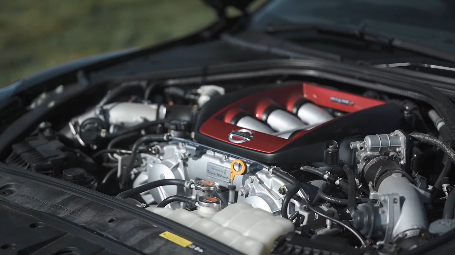 Old-School vs Modern: Watch a Stock Nissan R35 GT-R Nismo Try To Show ...