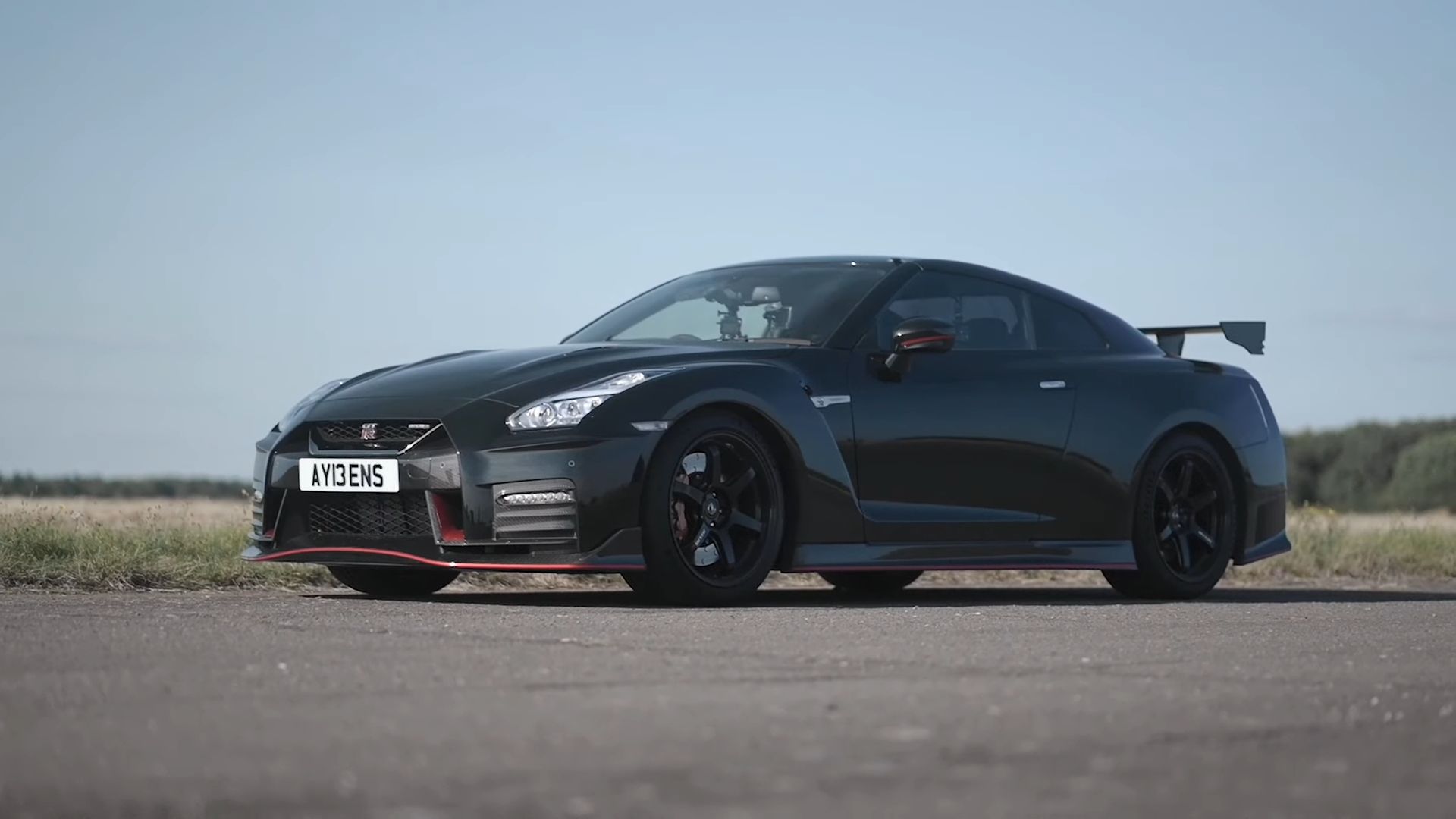 Old-School vs Modern: Watch a Stock Nissan R35 GT-R Nismo Try To Show ...