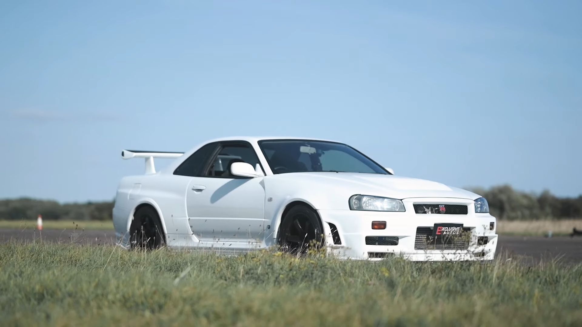 Old-School vs Modern: Watch a Stock Nissan R35 GT-R Nismo Try To Show ...