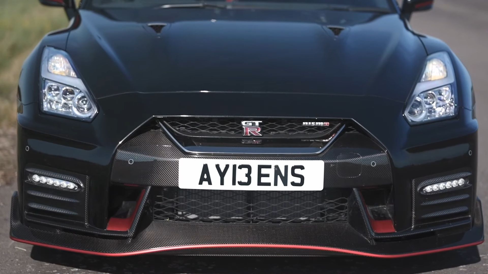 Old-School vs Modern: Watch a Stock Nissan R35 GT-R Nismo Try To Show ...