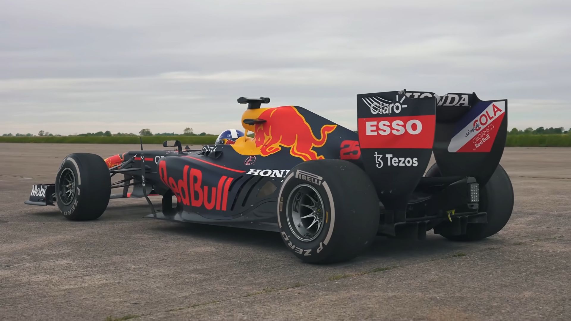 This Ridiculously Quick Radio Control Car Defeated An F1 Car And A ...