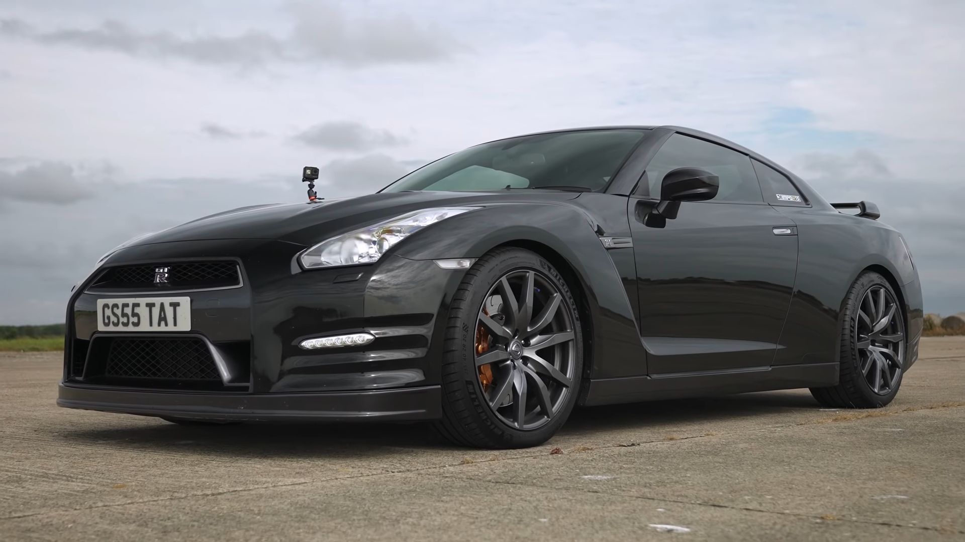 Watch Three Differently Tuned Nissan GT-Rs Hit The Drag Strip For A ...