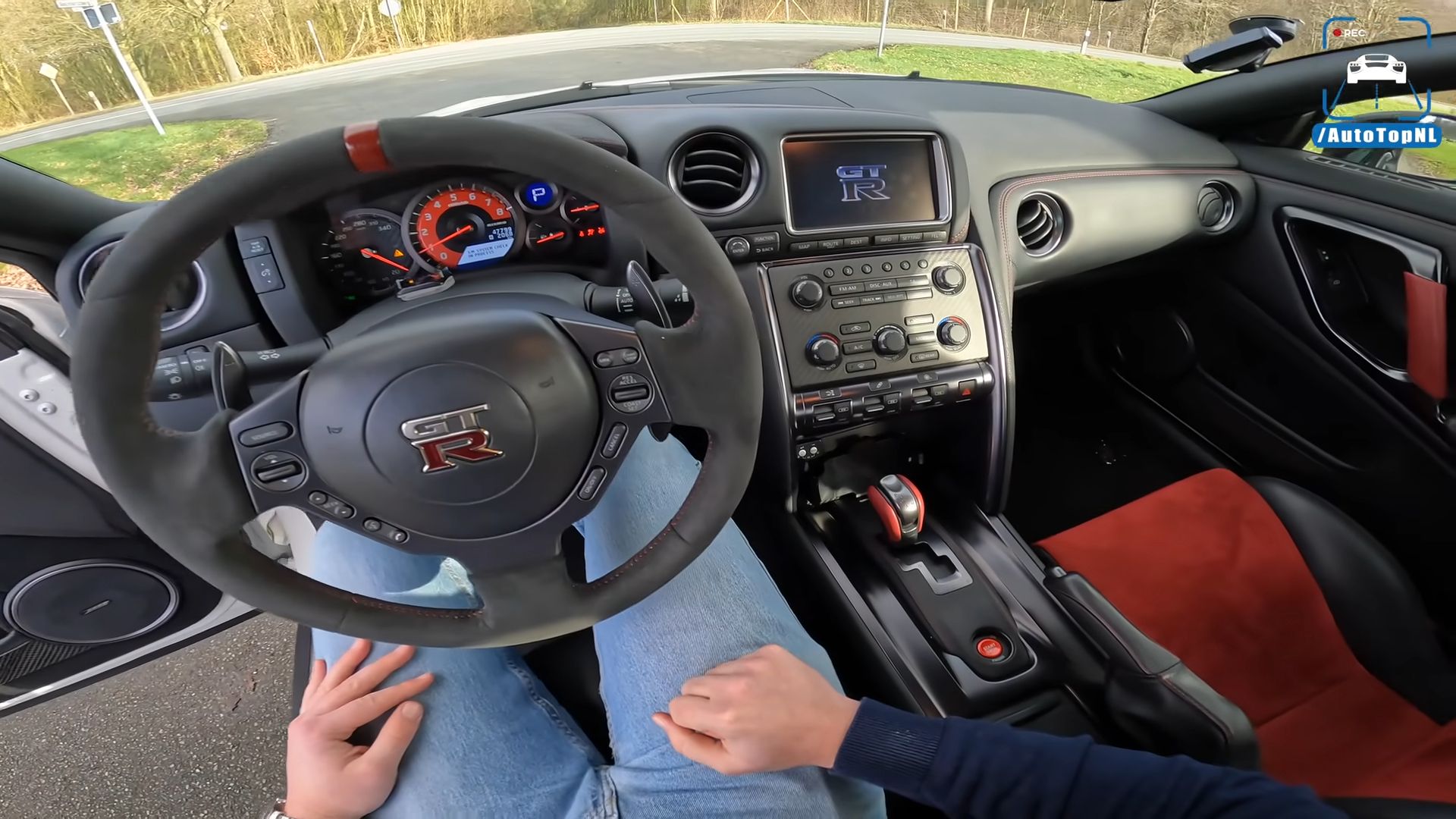 A Nissan GT-R NISMO Shows It's still Insanely Fast, Despite Its Age
