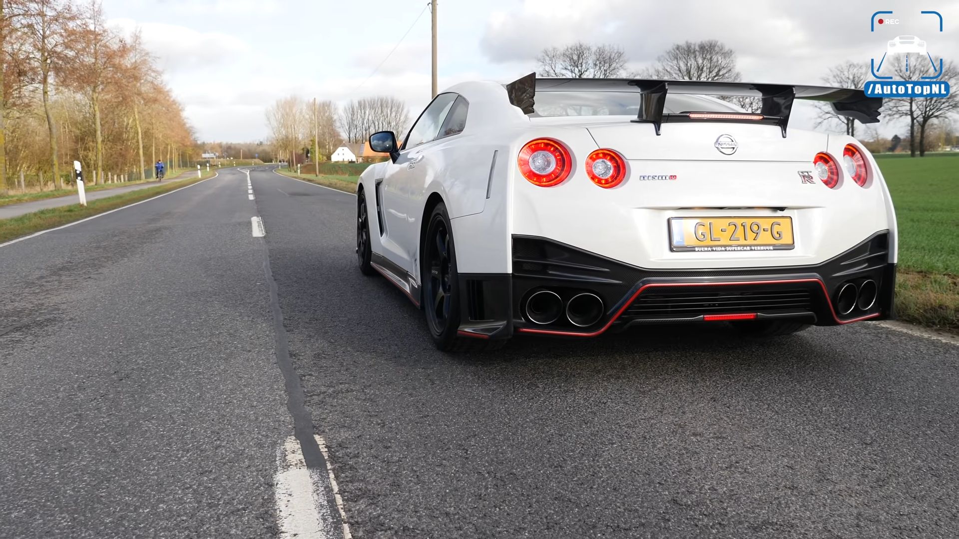 A Nissan GT-R NISMO Shows It's still Insanely Fast, Despite Its Age