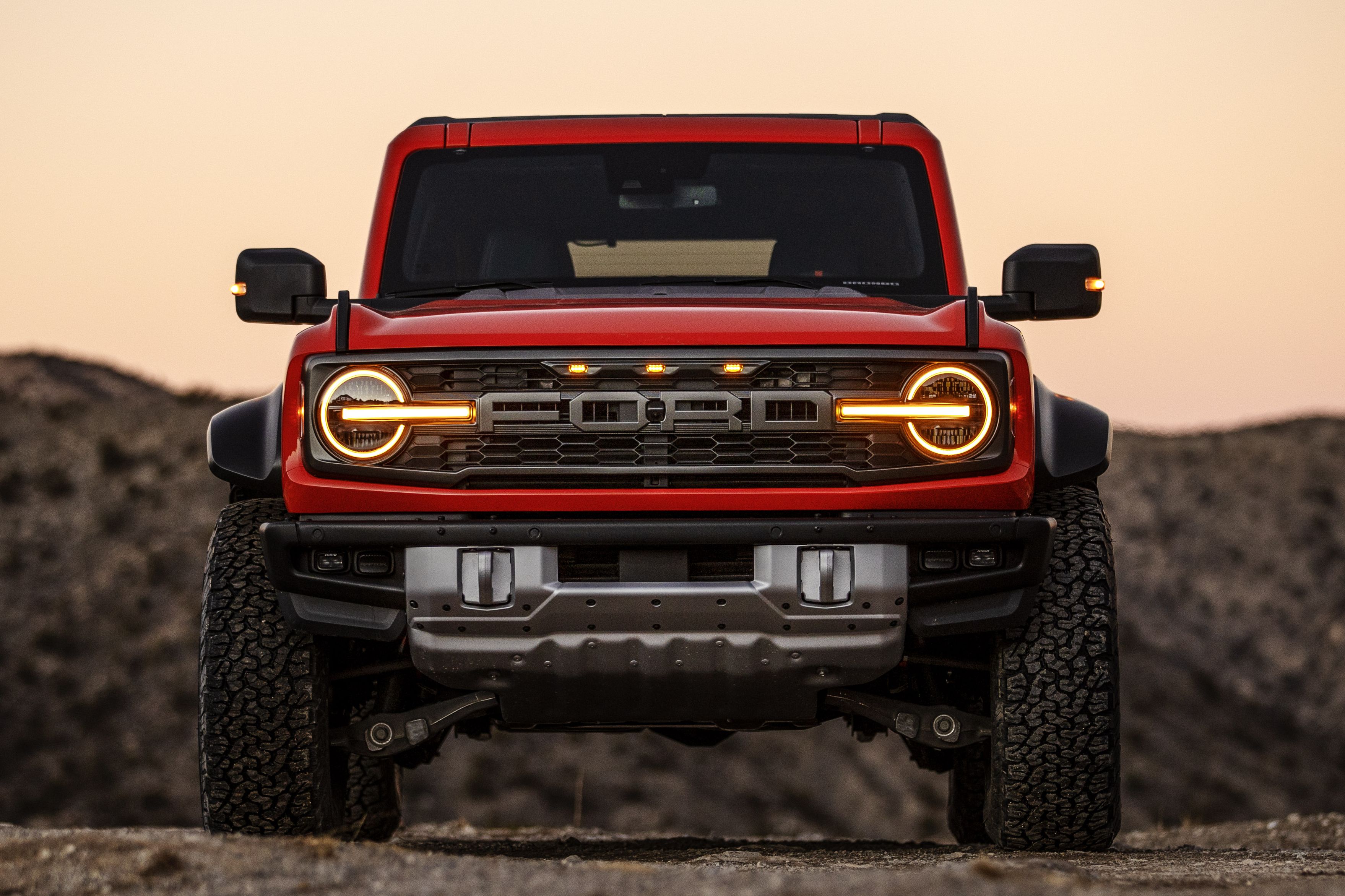 Ford Bronco Raptor vs Jeep Wrangler Rubicon 392