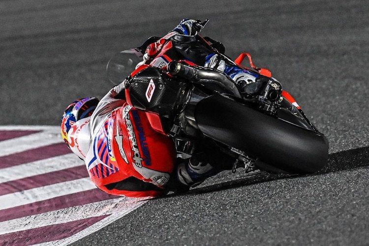Video: How Do Motorcycle Racers Get Their Knee and Elbow on the Ground?