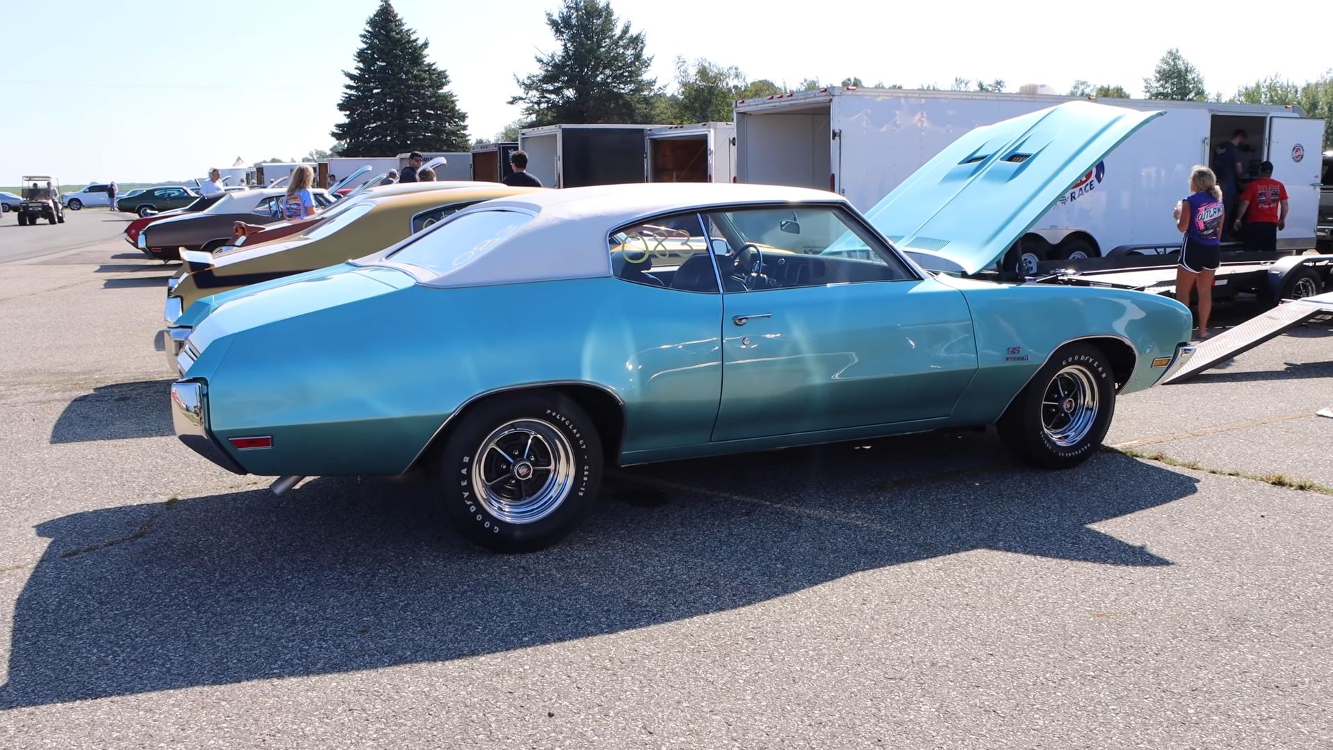 An Old-School Drag Race Between a 1970 Chevrolet Chevelle SS 454 And a ...