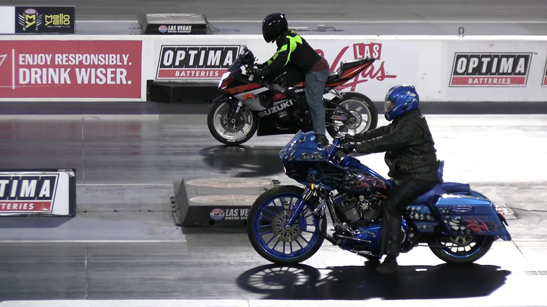 Drag Race: Watch A Harley-Davidson Bagger Punch Above Its Weight & Take ...