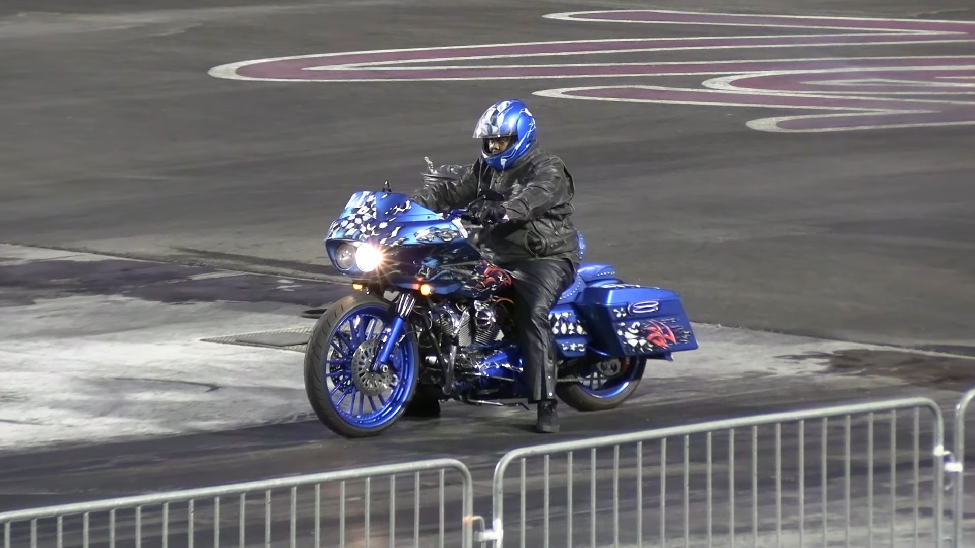 Drag Race: Watch A Harley-Davidson Bagger Punch Above Its Weight & Take ...