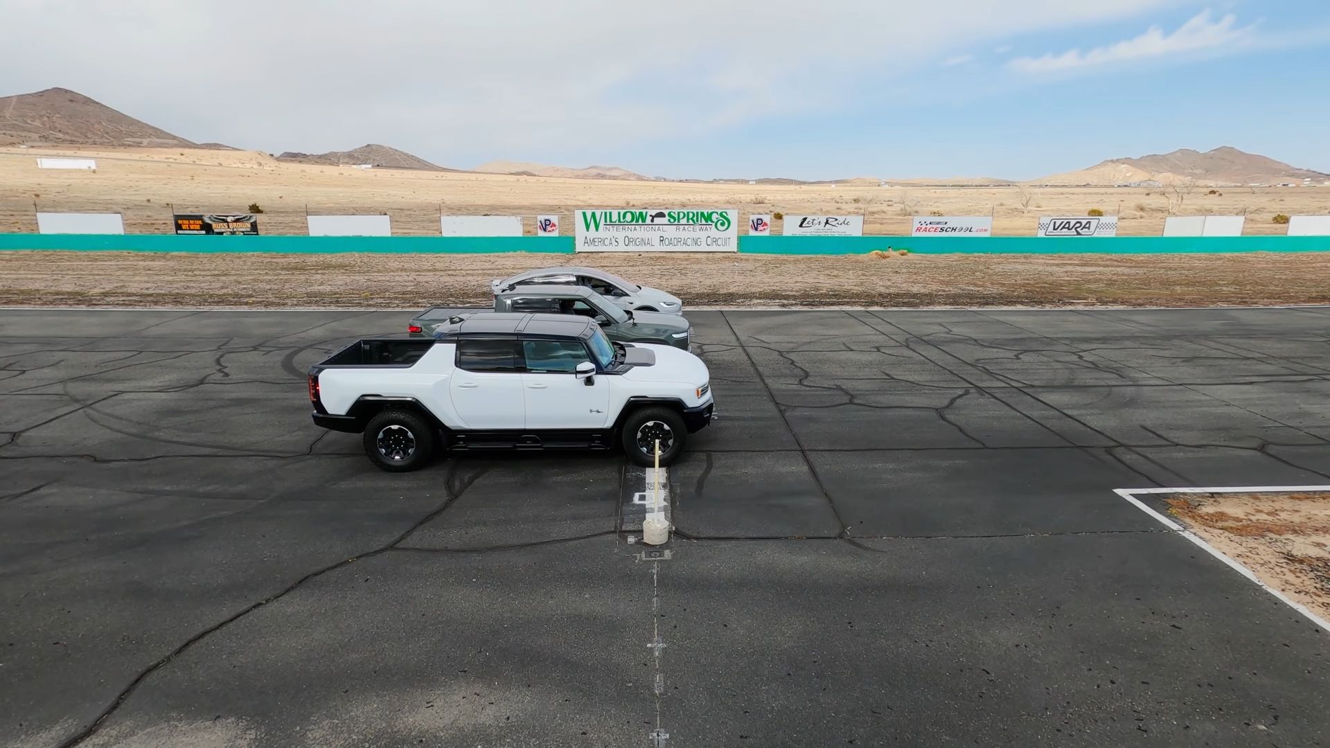 2022 Electric Truck Drag Showdown: Can The GMC Hummer Beat The Rivian R1T?