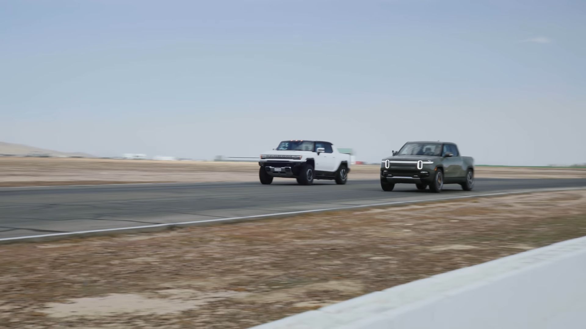 2022 Electric Truck Drag Showdown: Can The GMC Hummer Beat The Rivian R1T?
