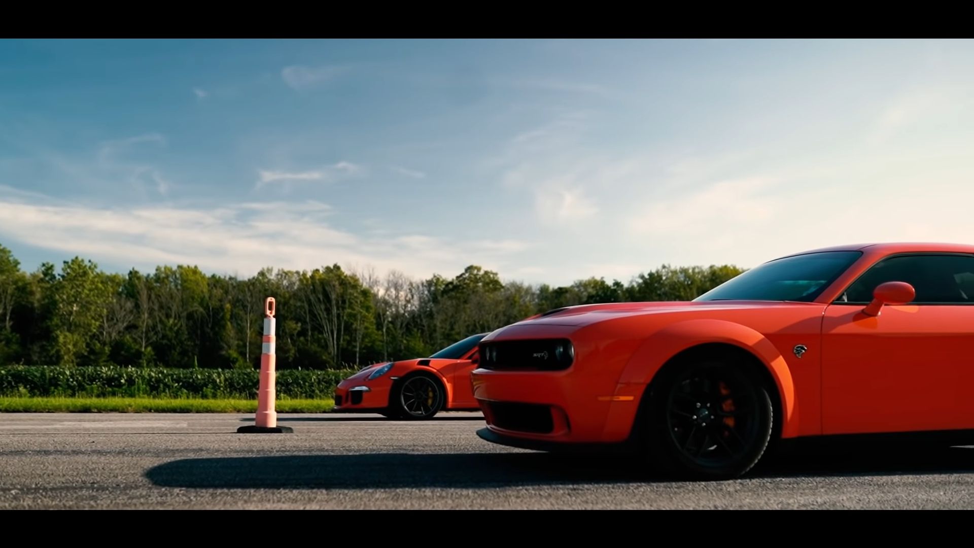 The Porsche 911’s Race Against A Dodge Challenger Hellcat Is Nothing ...