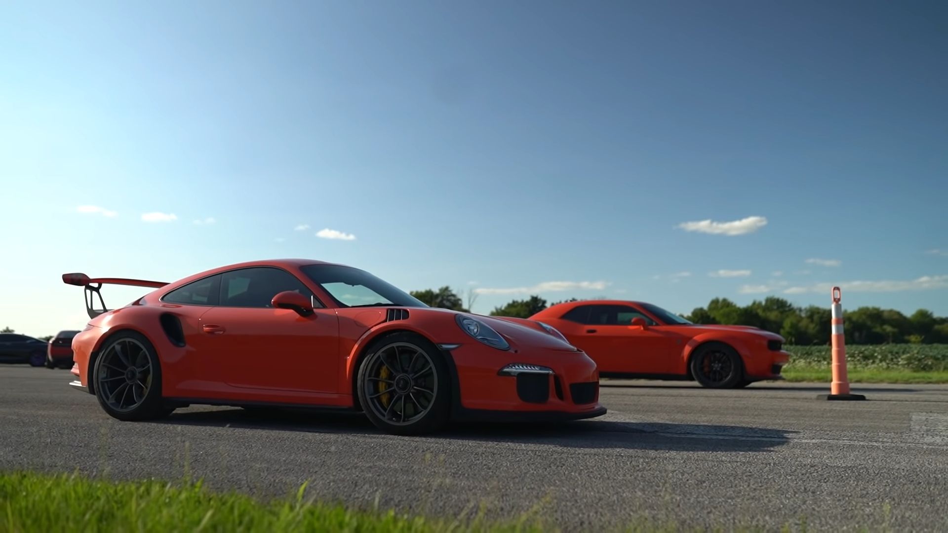 The Porsche 911’s Race Against A Dodge Challenger Hellcat Is Nothing ...