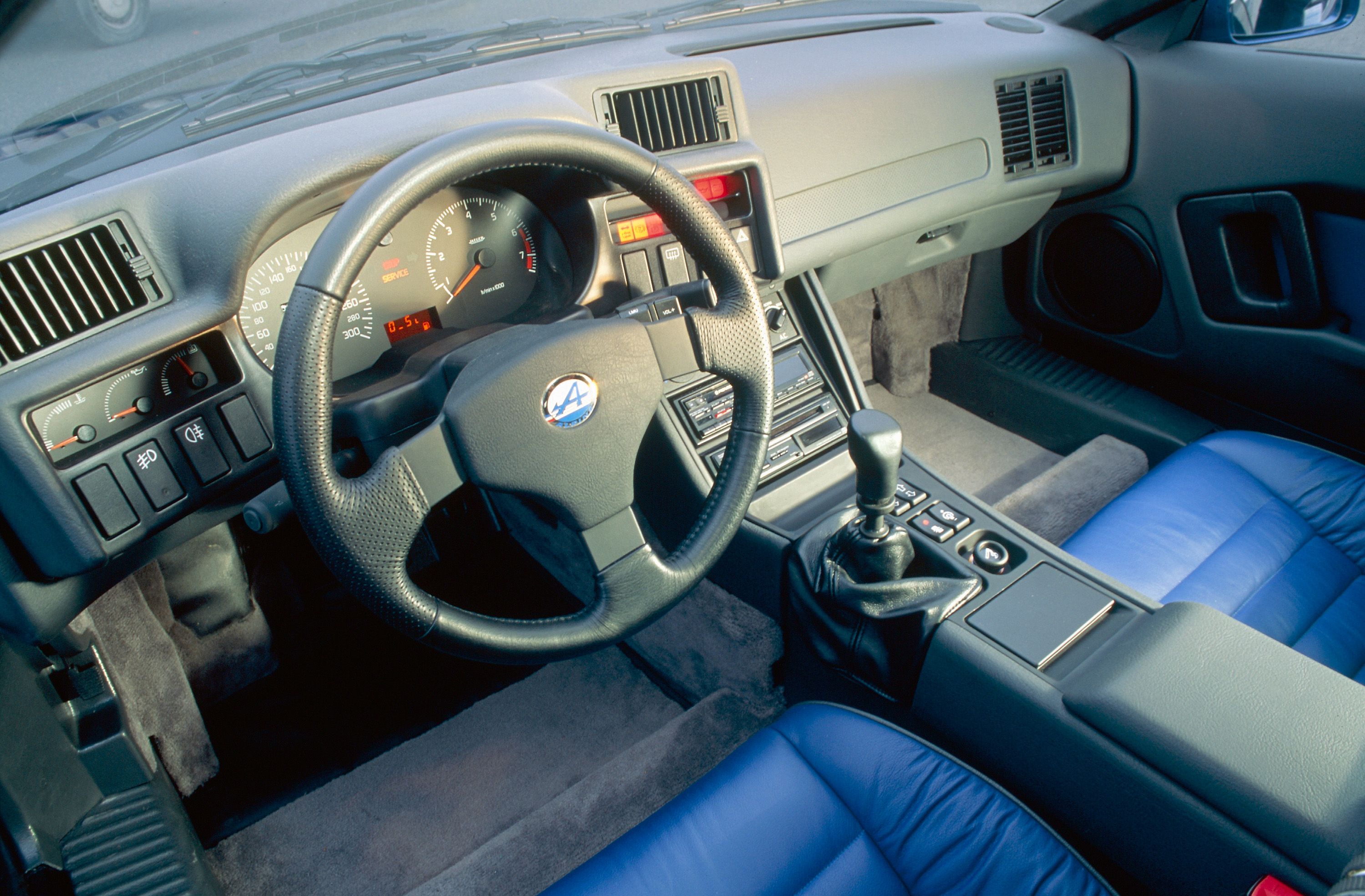 Alpine A610 - Thirty Years of Rear-engined French Goodness