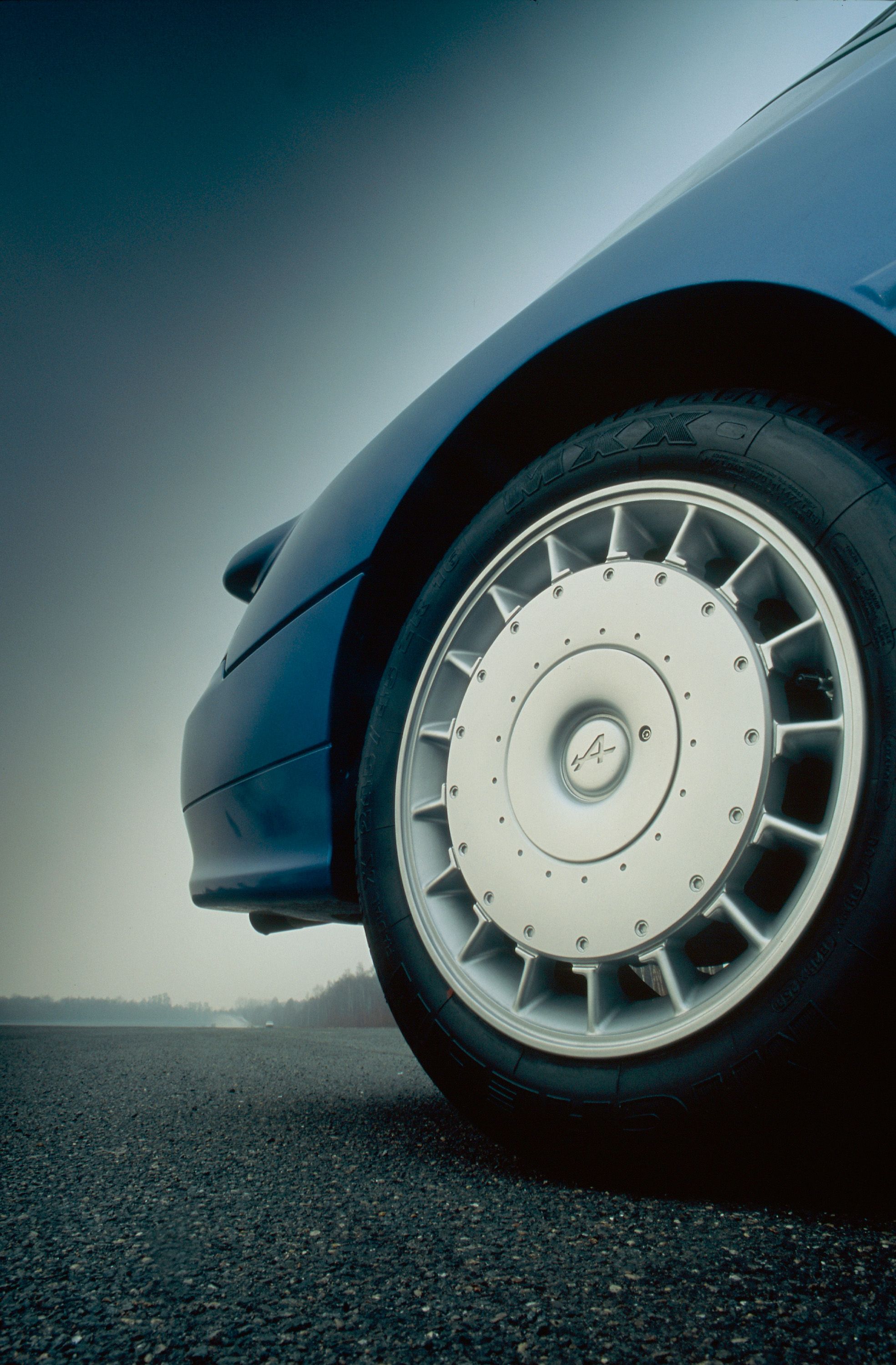 Alpine A610 - Thirty Years of Rear-engined French Goodness