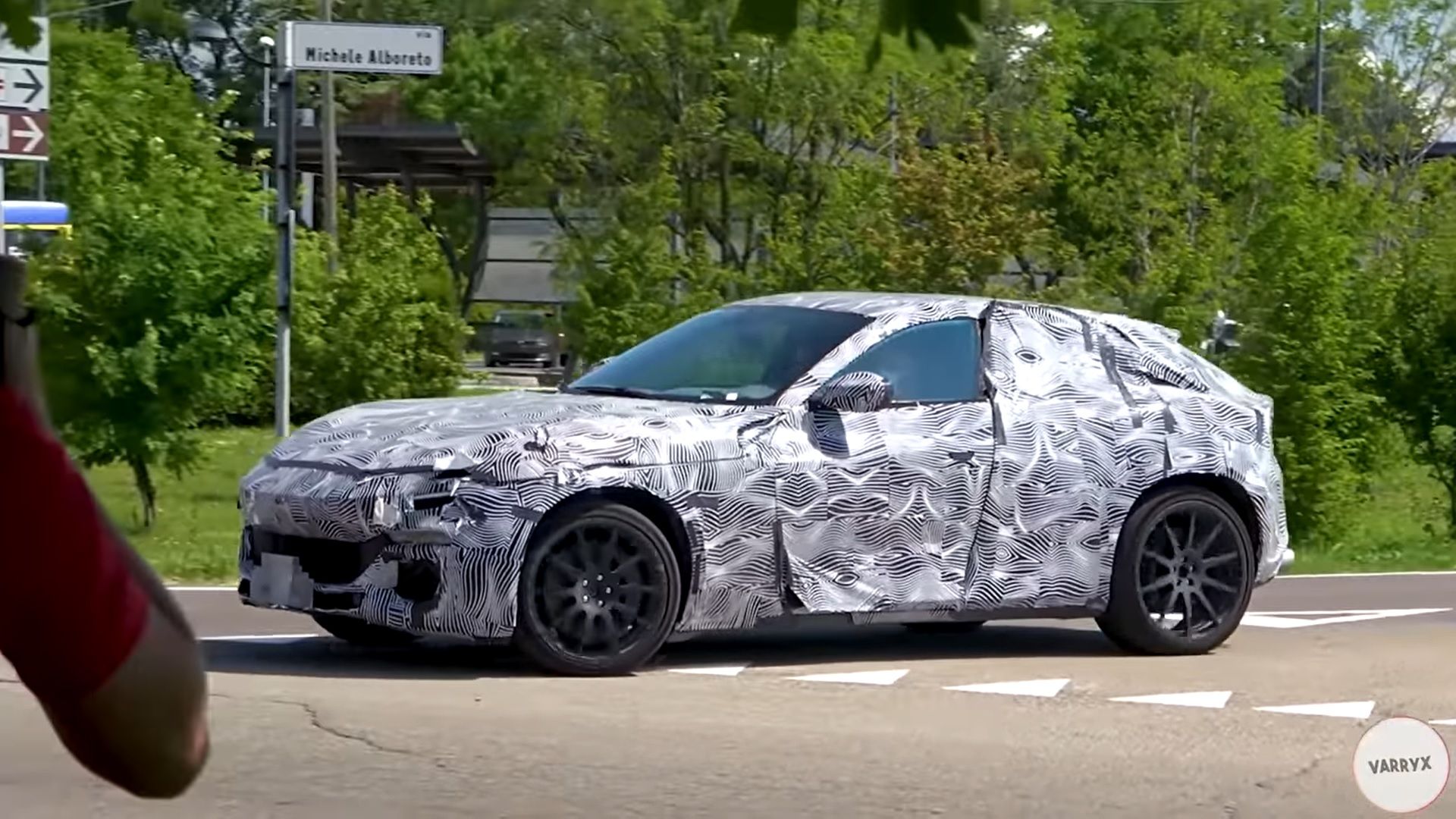 Hear the Ferrari Purosangue's V-12 Pur Like a Kitten on Public Roads