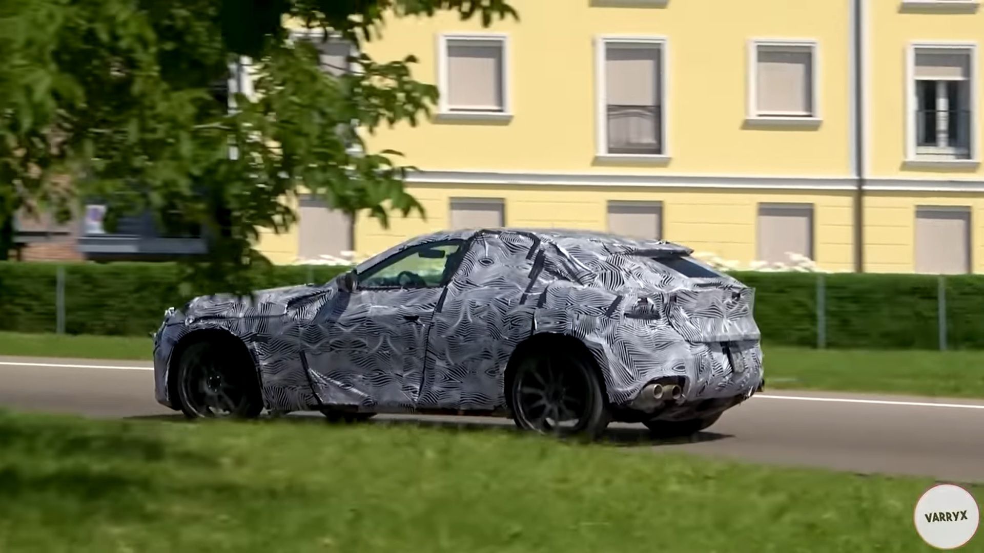Hear the Ferrari Purosangue's V-12 Pur Like a Kitten on Public Roads