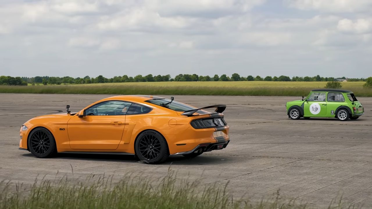 A Mini with a Hayabusa Engine Gives Nightmares To A Ford Mustang