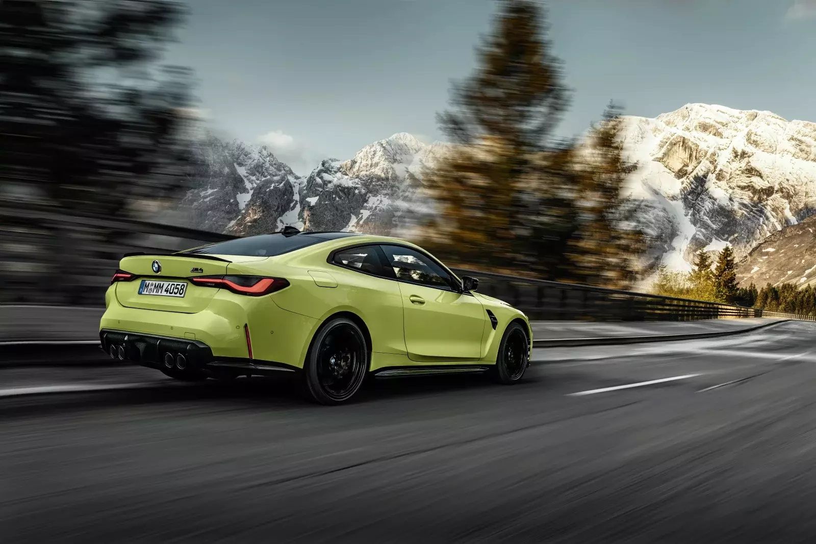 It's Official: the BMW M4 Competition xDrive Can Compete with McLaren ...