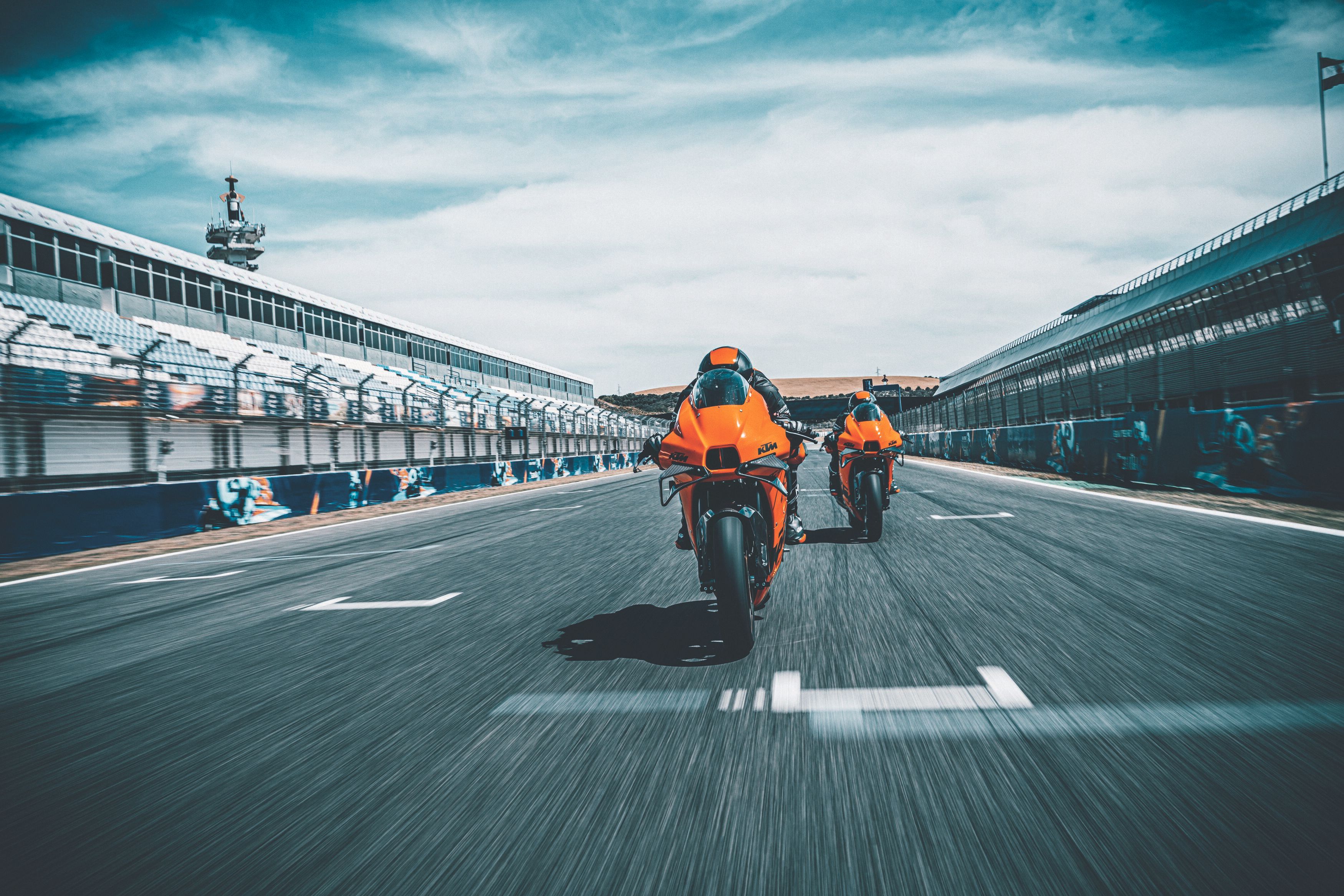 2022 KTM RC 8C - Performance, Price, and Photos