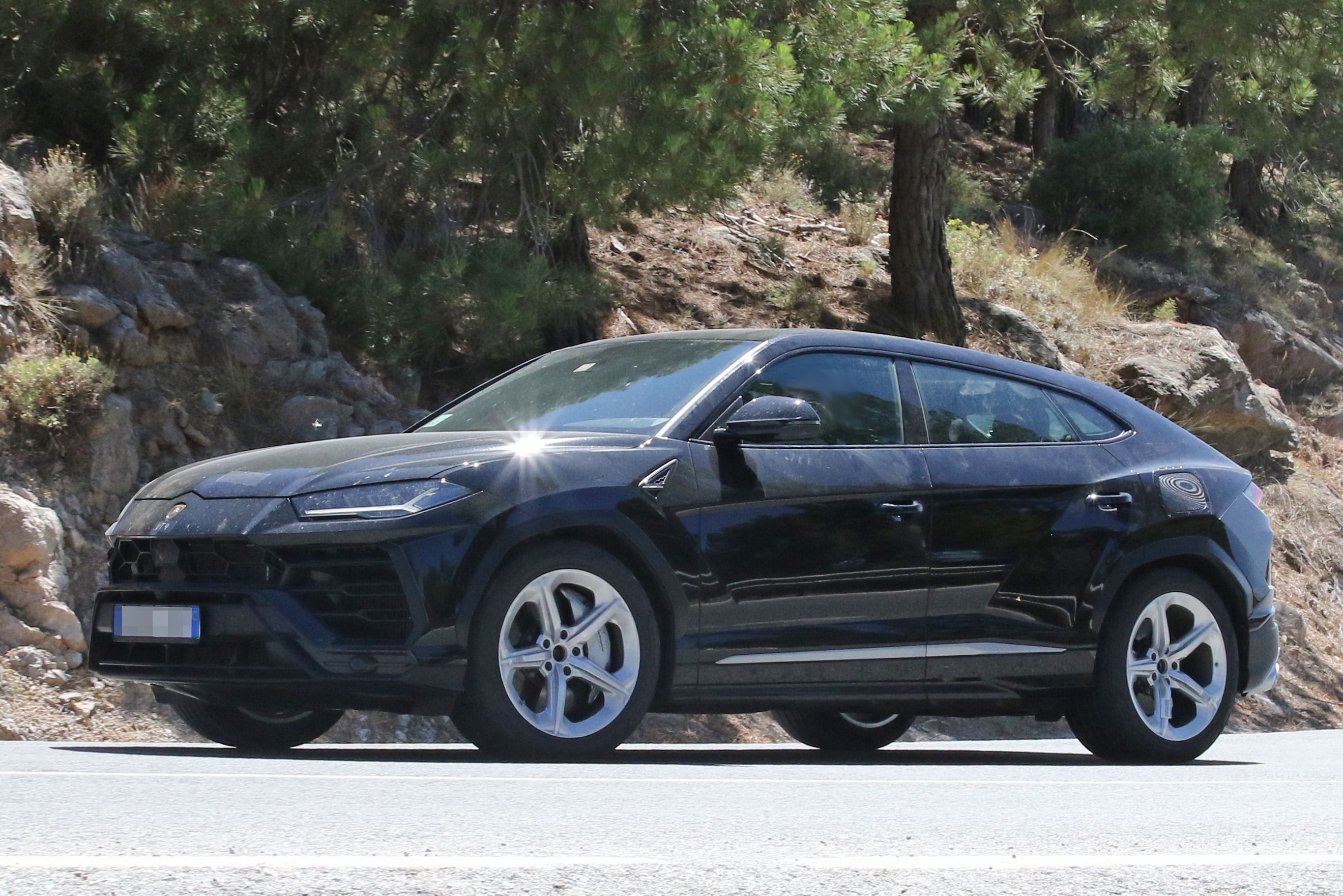 Spy Shots: An Early Look at the Lamborghini Urus Hybrid PHEV