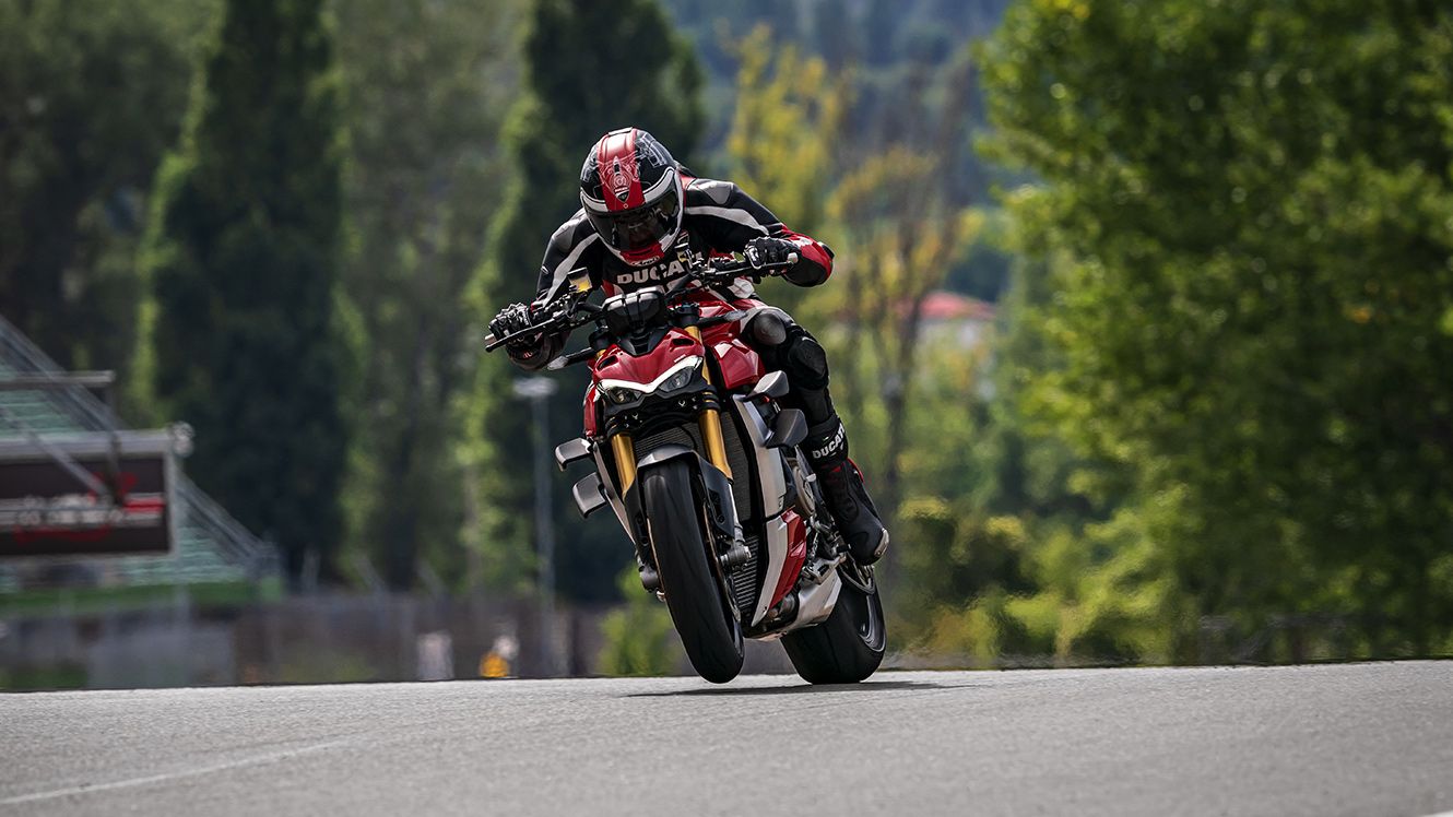 Drag Race: Is A Ducati Streetfighter V4 Faster Than A Honda CBR1000RR?