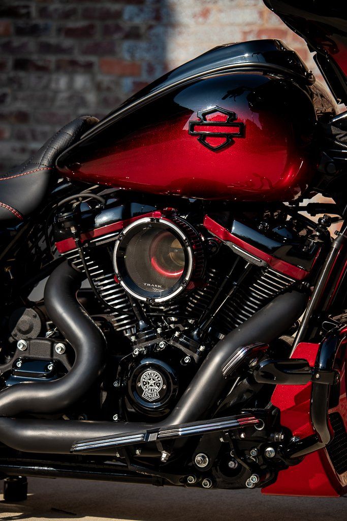 Custom Harley-Davidson Street Glide Hides A 2000cc Heart Under Its Hot ...