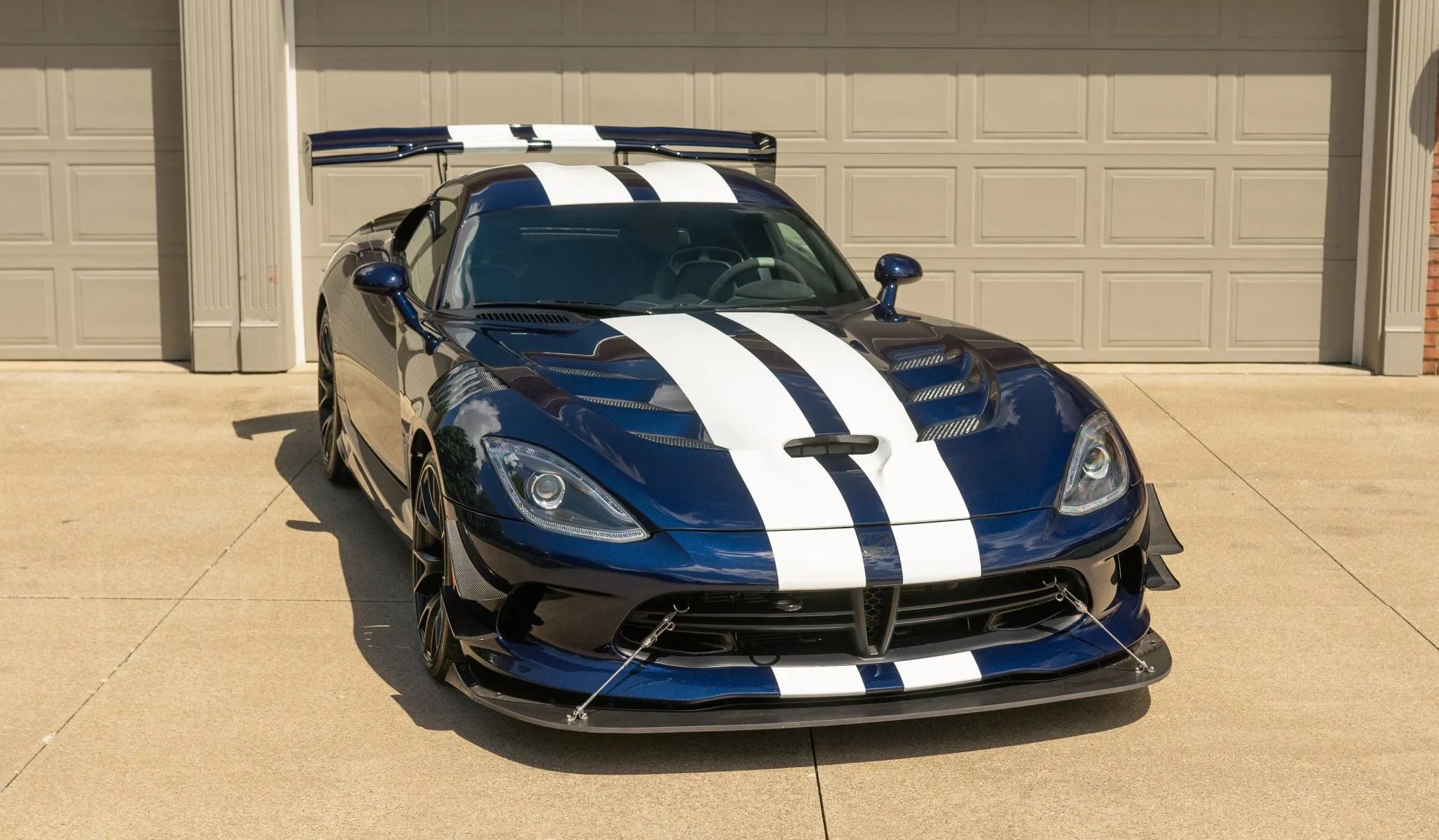 This 2016 Dodge Viper ACR Extreme Was the Last of a Dying Breed