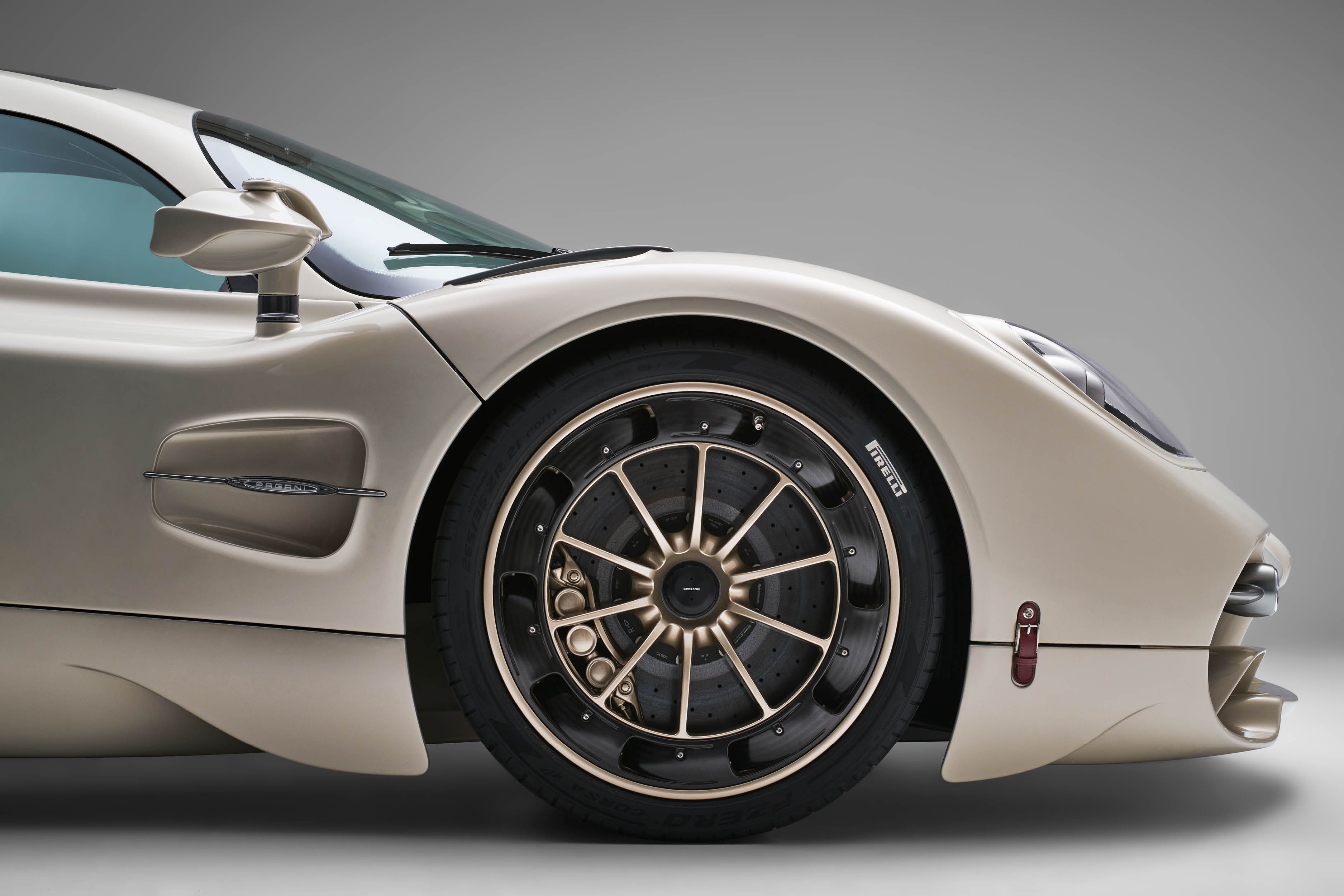 10 Things You Need to Know About the Pagani Utopia