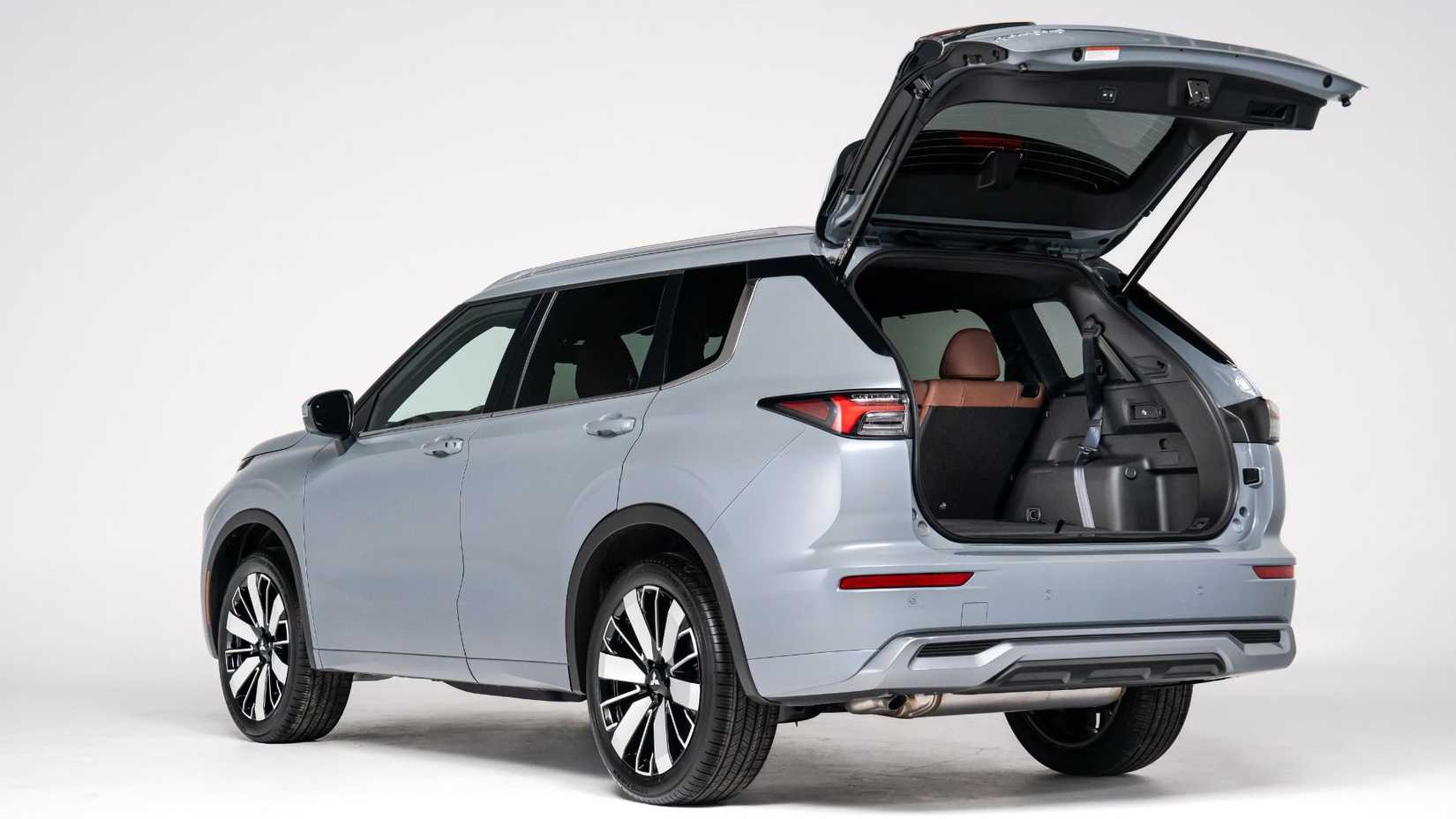 The Mitsubishi Outlander Gets Smarter With New Mild Hybrid And PHEV Tweaks