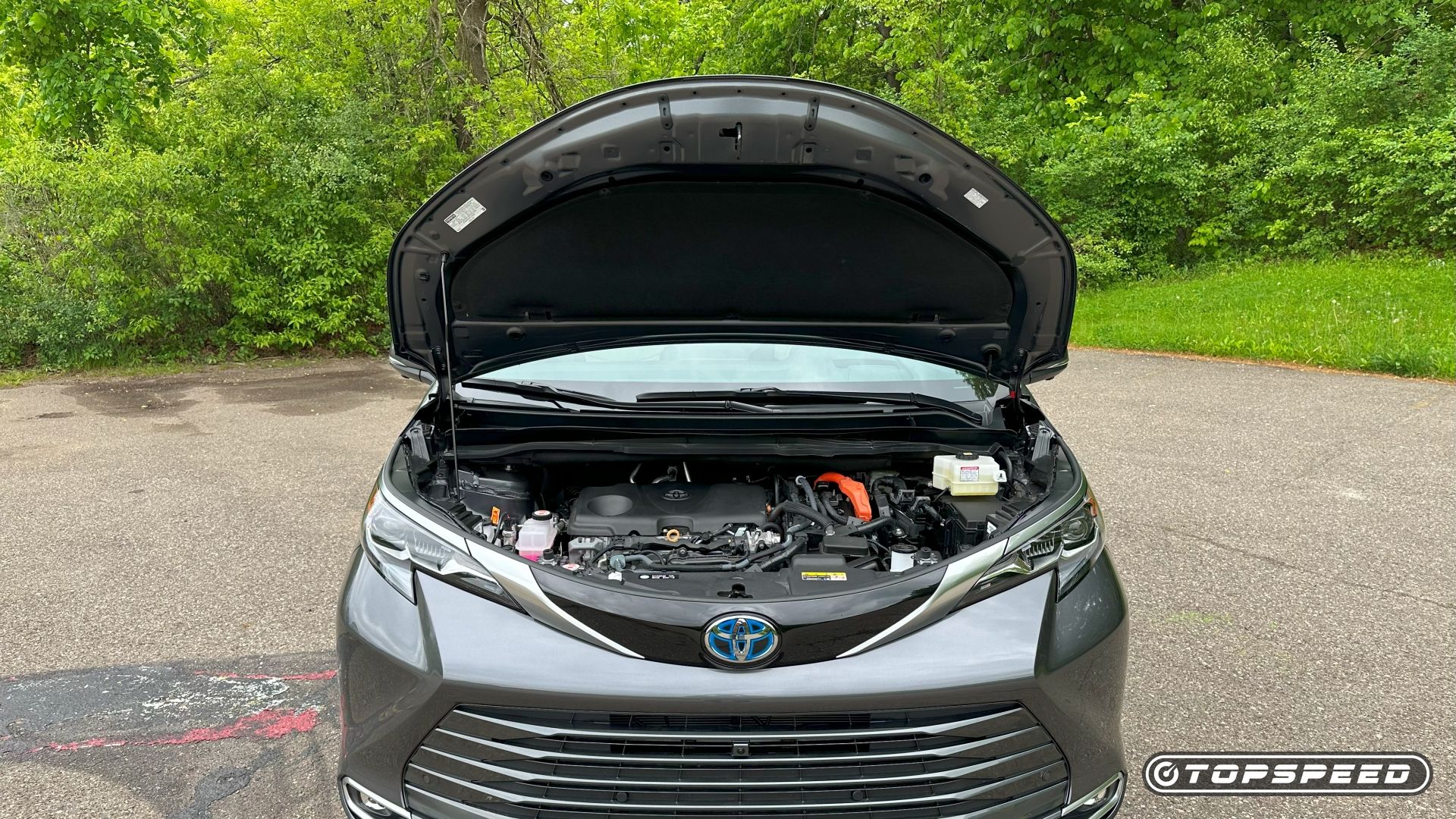 The Toyota Sienna Is A Roadgoing Luxurious Liner That’s Good For ...